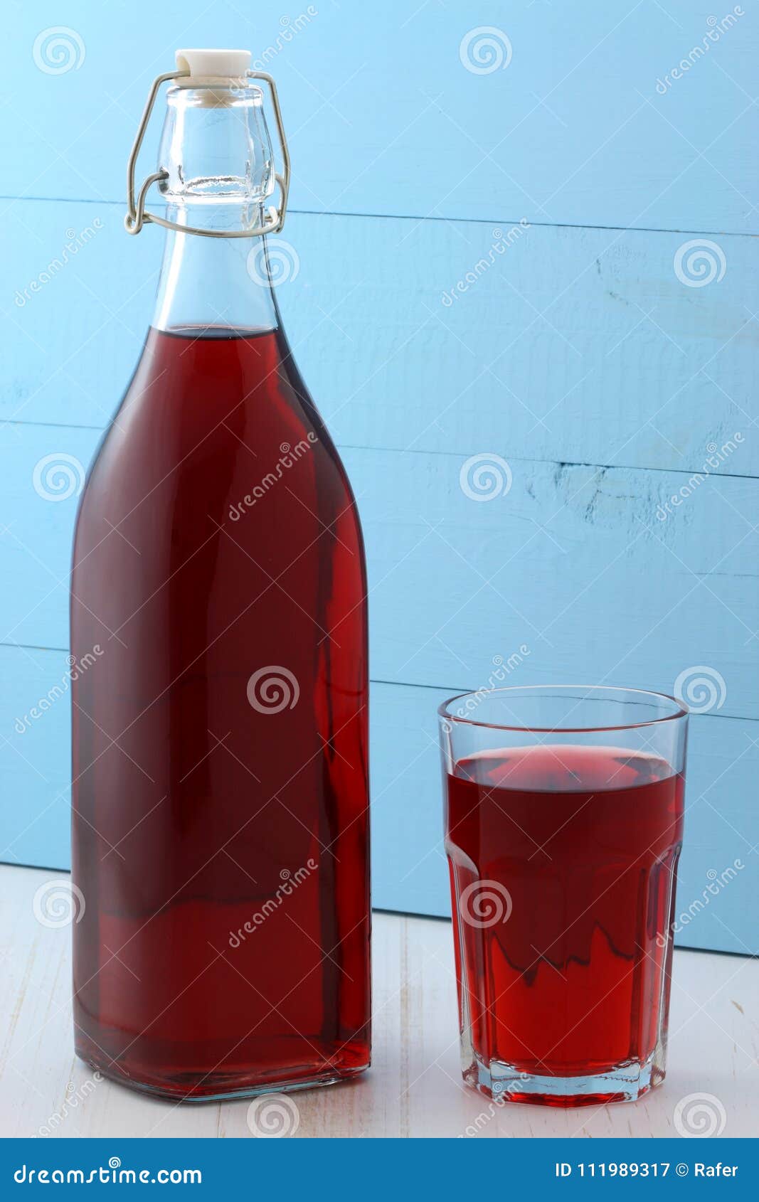 Suco de arando delicioso imagem de stock. Imagem de coquetel - 111989317