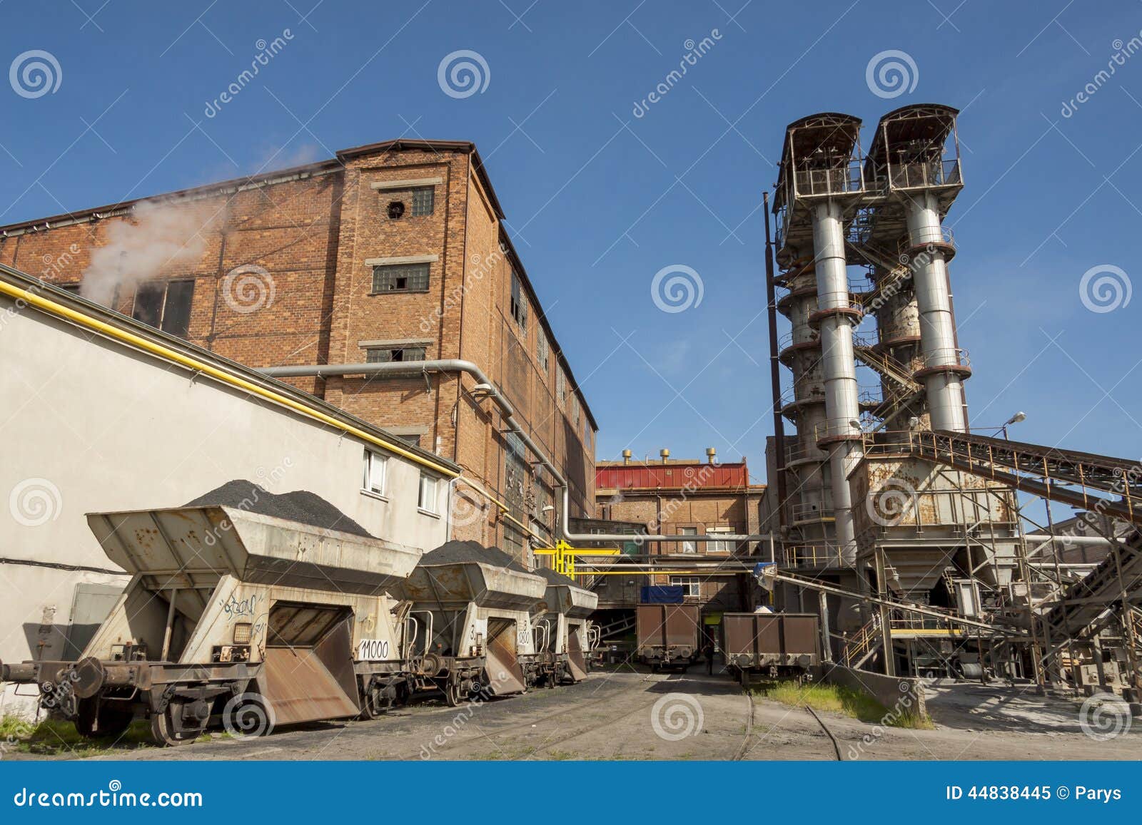 Sucre-raffinerie image stock. Image du matériel, centrale - 44838445