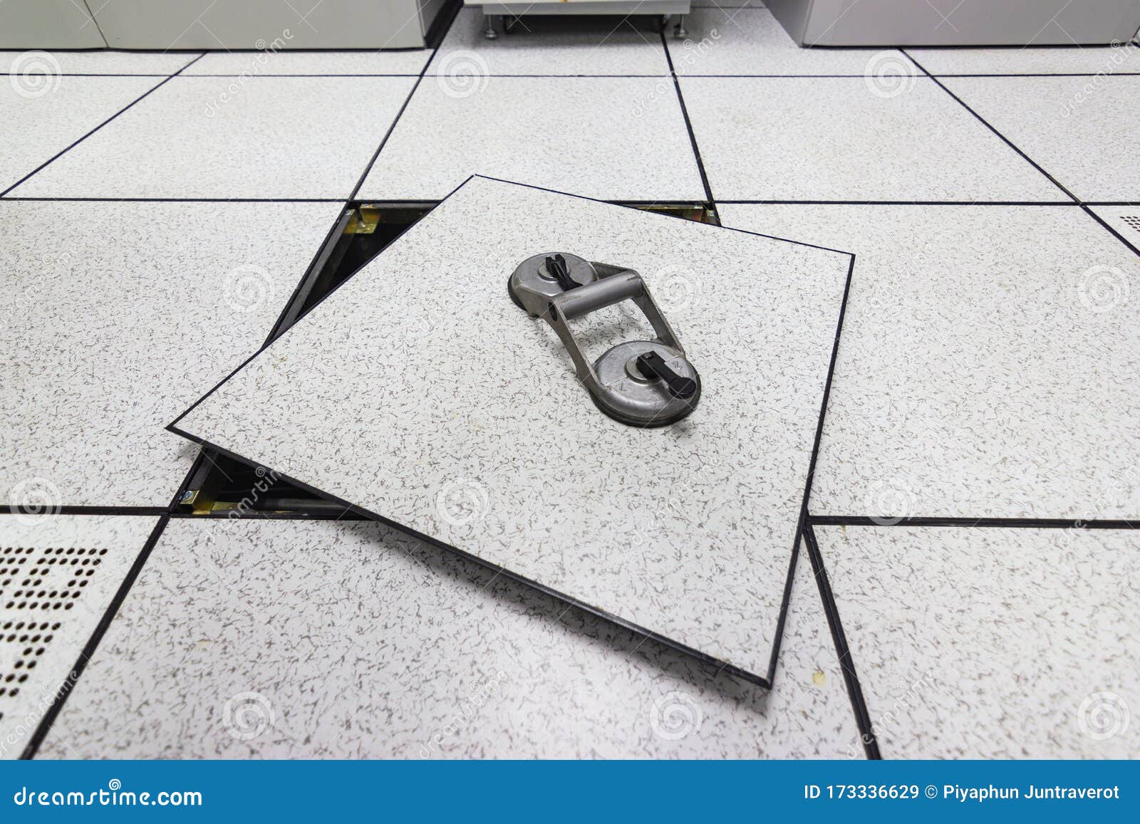 Suction Lifter - Tool Platform - Tool for the Open Floor in Server Room ...