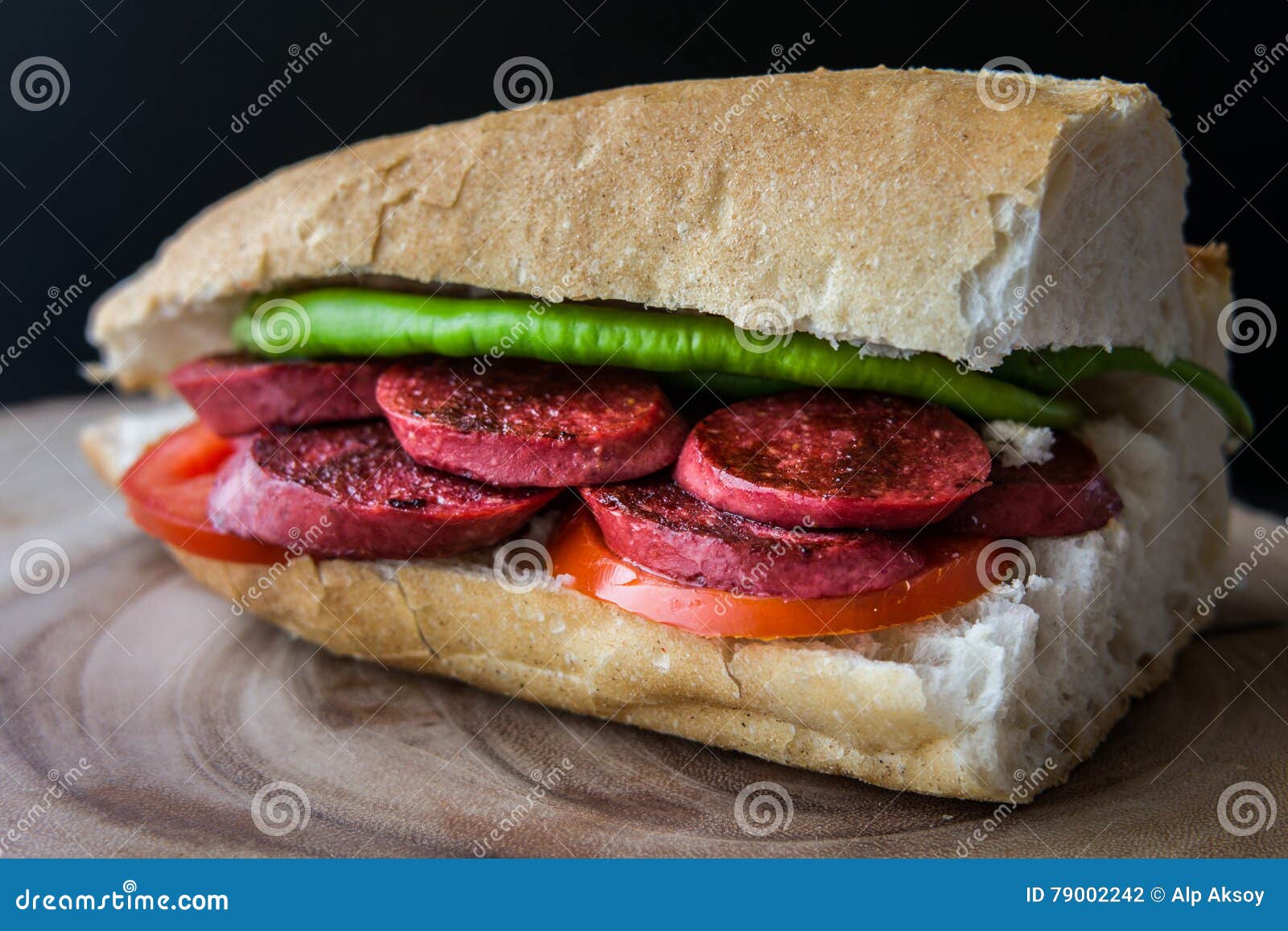 Sucuk Ekmek/Worst in Brood stock foto. Image of peper - 79002242