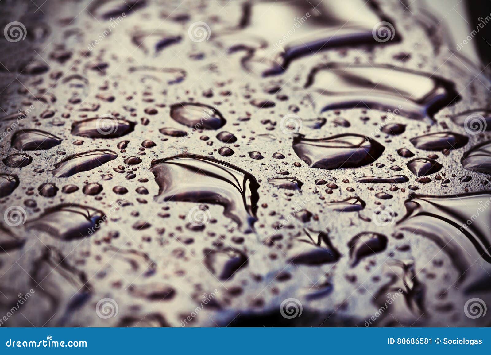 Suelo mojado imagen de archivo. Imagen de gota, mancha - 80686581