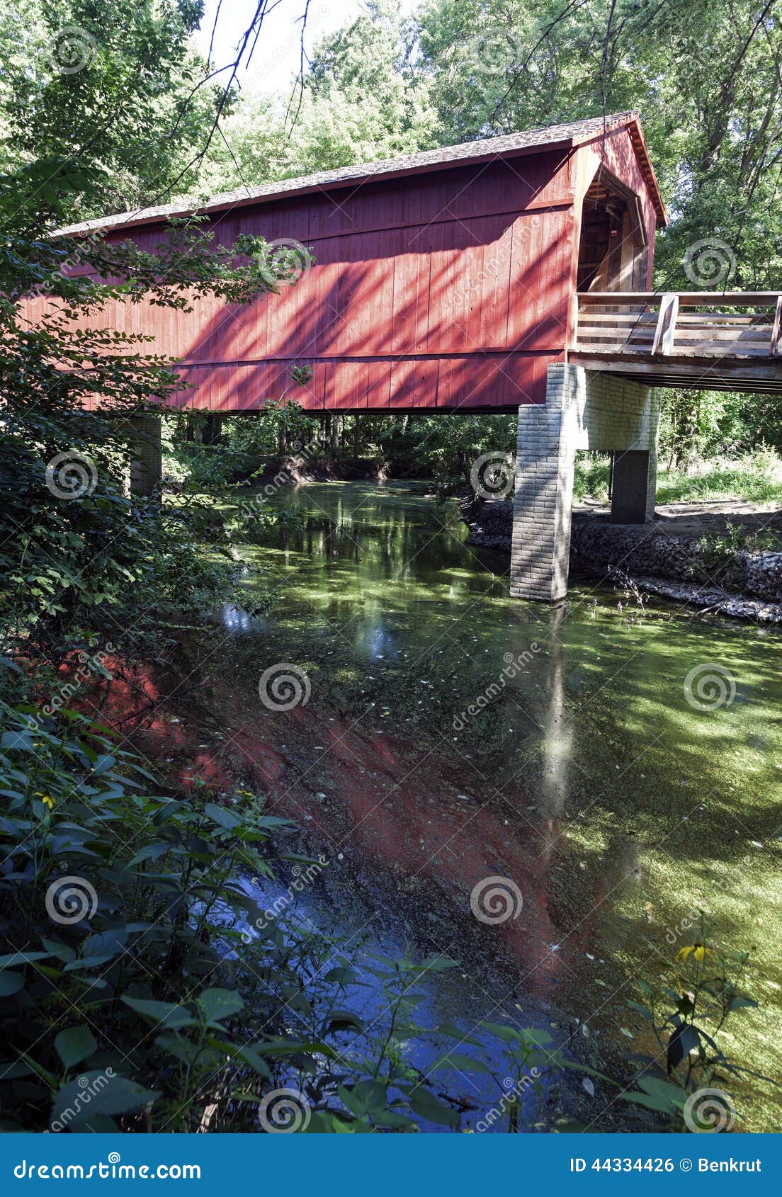 Sugar Creek Covered Bridge stock photo. Image of reflection - 44334426
