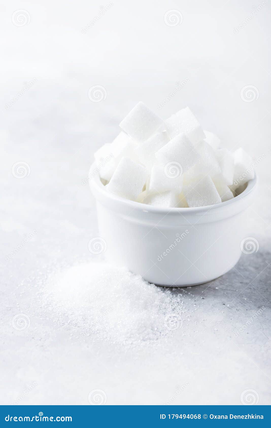 Sugar Cubes and Grain of Sugar Stock Photo - Image of bowl, dessert ...