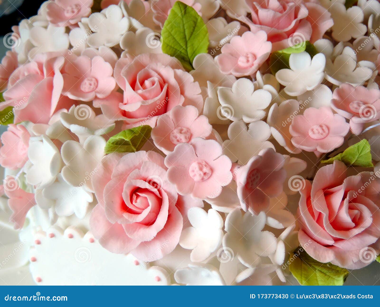 Sugar flowers cake stock photo. Image of lots, gourmet - 173773430