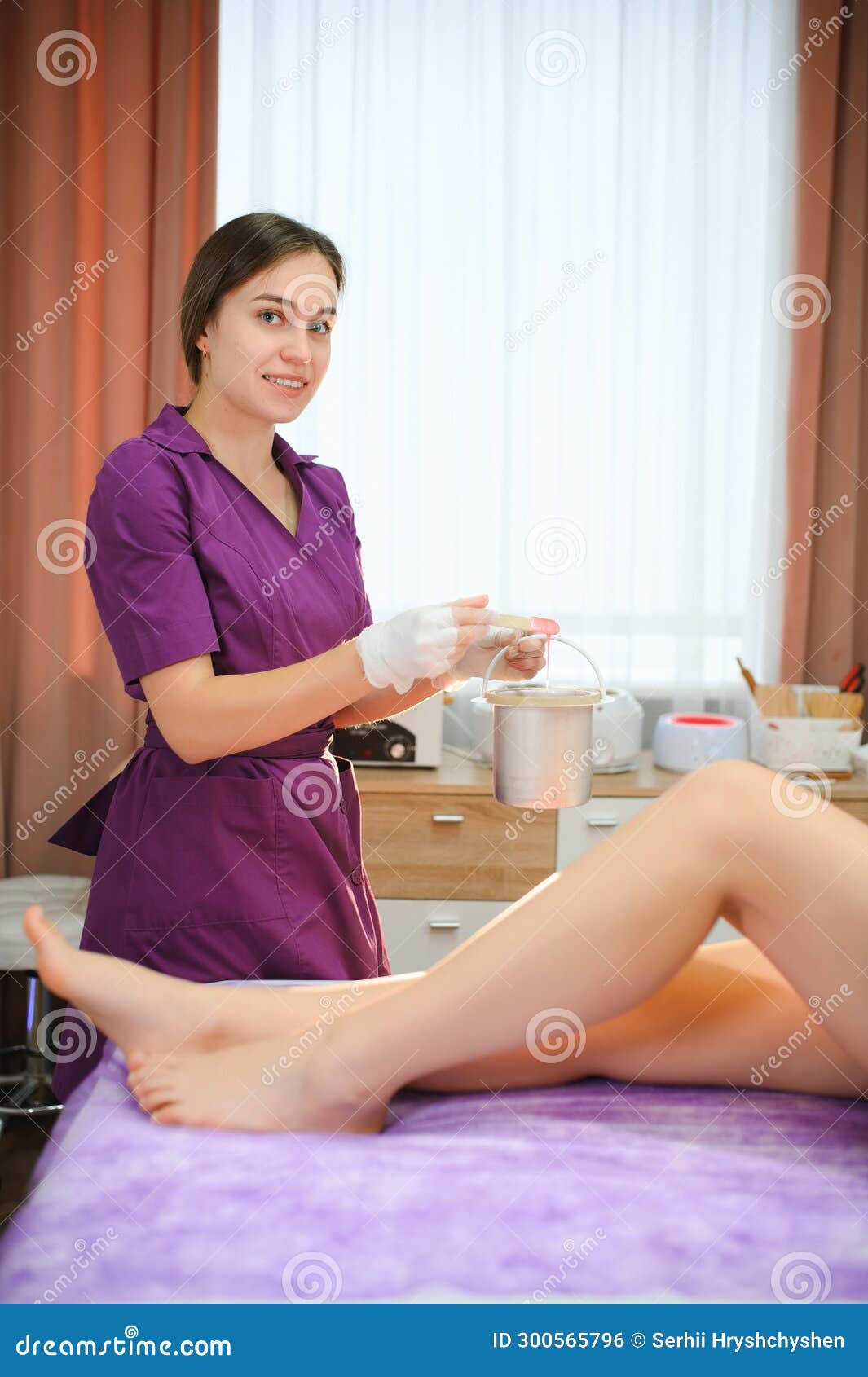 Sugaring: Epilation with Liquate Sugar at Legs Stock Photo - Image of ... Sugaring: Epilation with Liquate Sugar at Legs Stock Photo - Image of ...