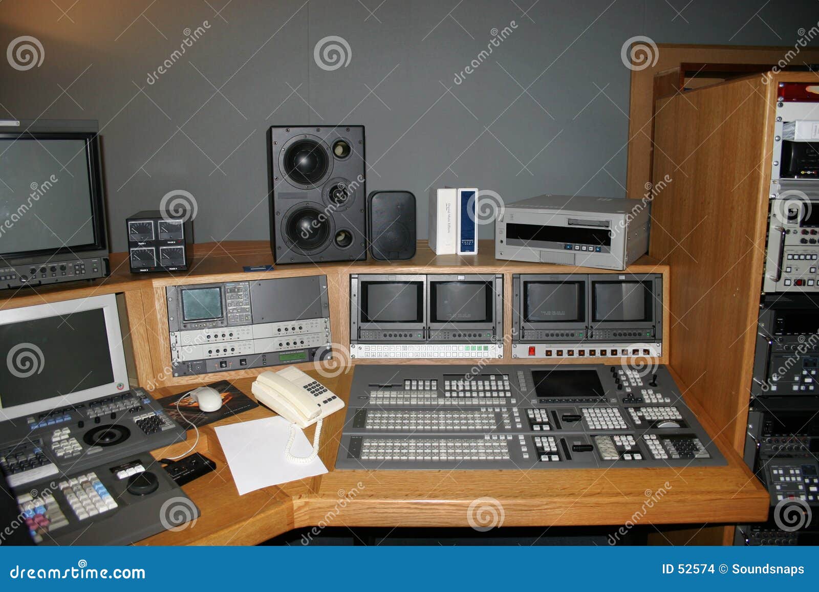 Suite De Production De Studio De TV Photo stock - Image du créateur ...