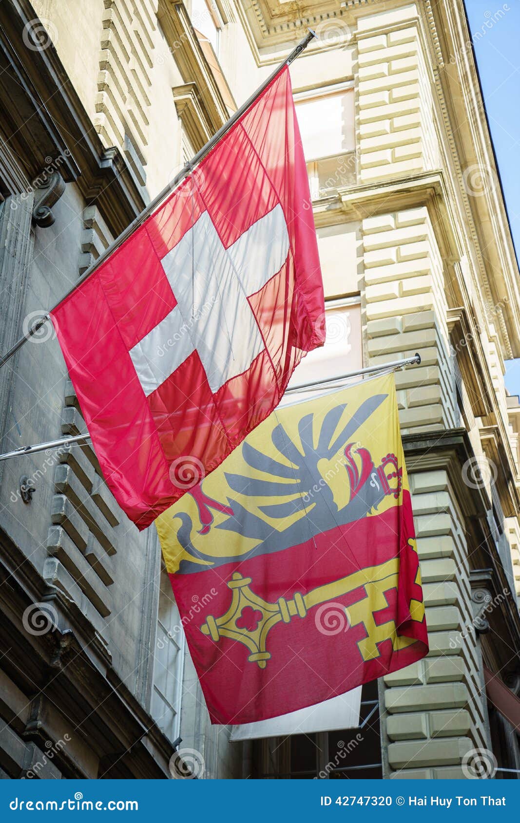 Suizo Y Banderas De Ginebra Foto de archivo - Imagen de indicador ...