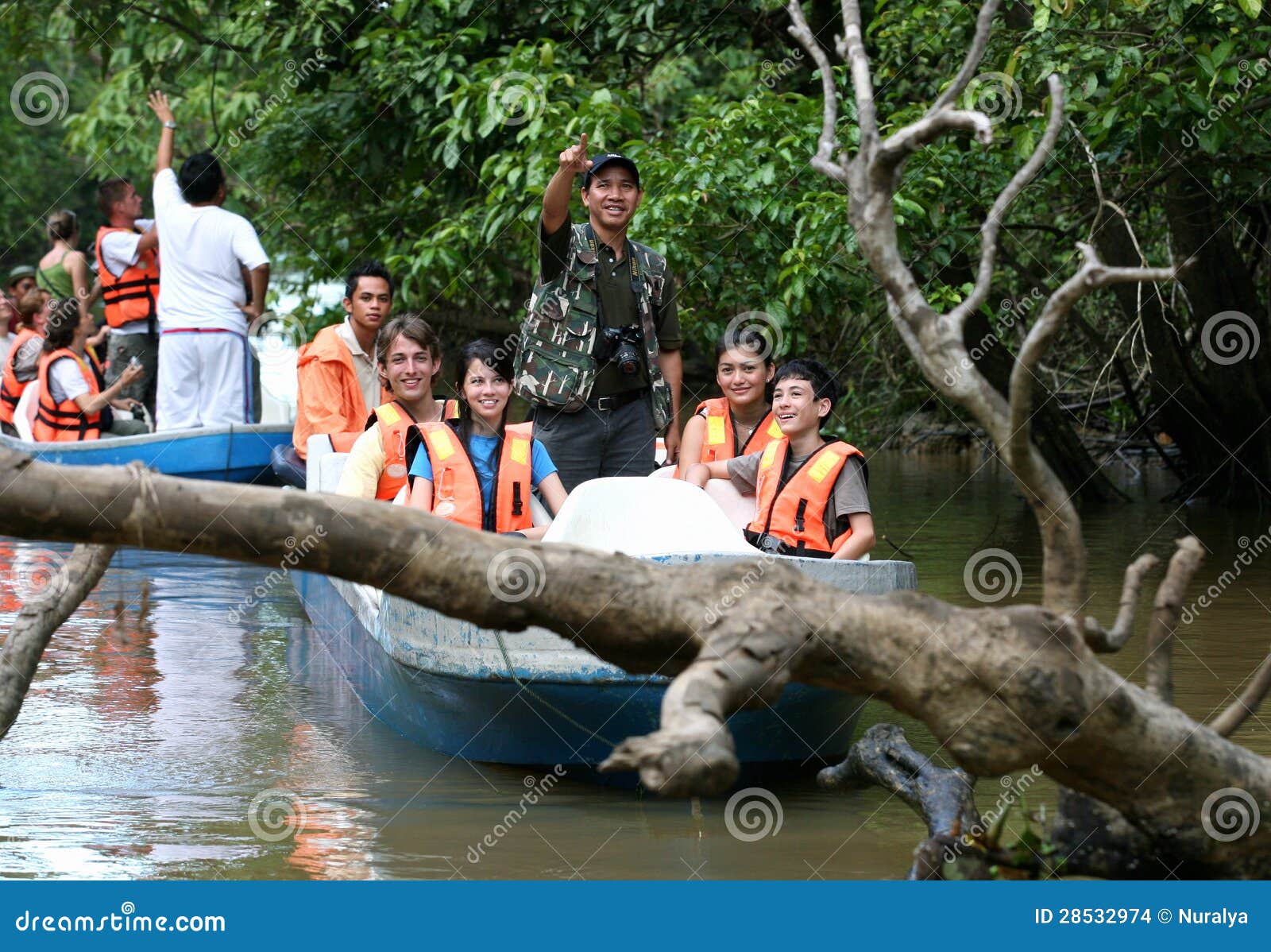 Sukau river cruise editorial stock image. Image of sabah - 28532974