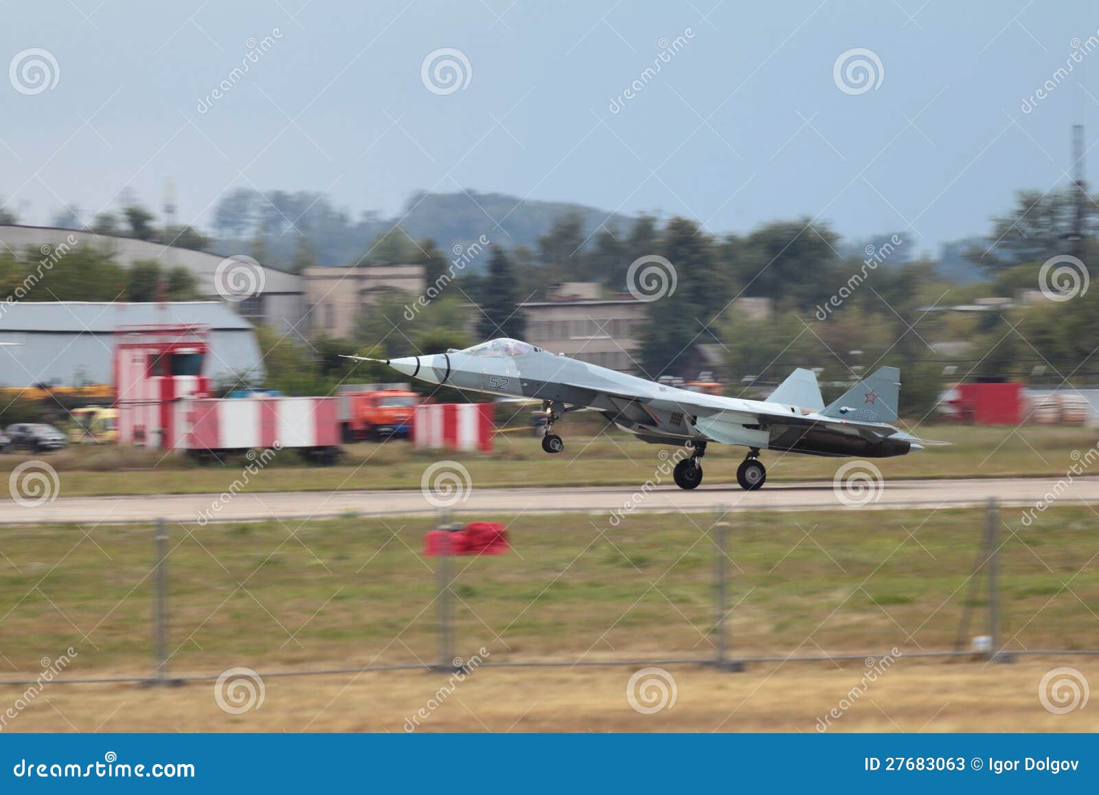 Sukhoi PAK FA T-50 editorial stock photo. Image of flying - 27683063