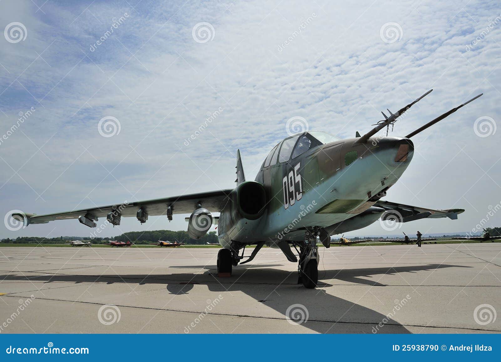 Sukhoi SU-25UBK editorial image. Image of su25, airplane - 25938790