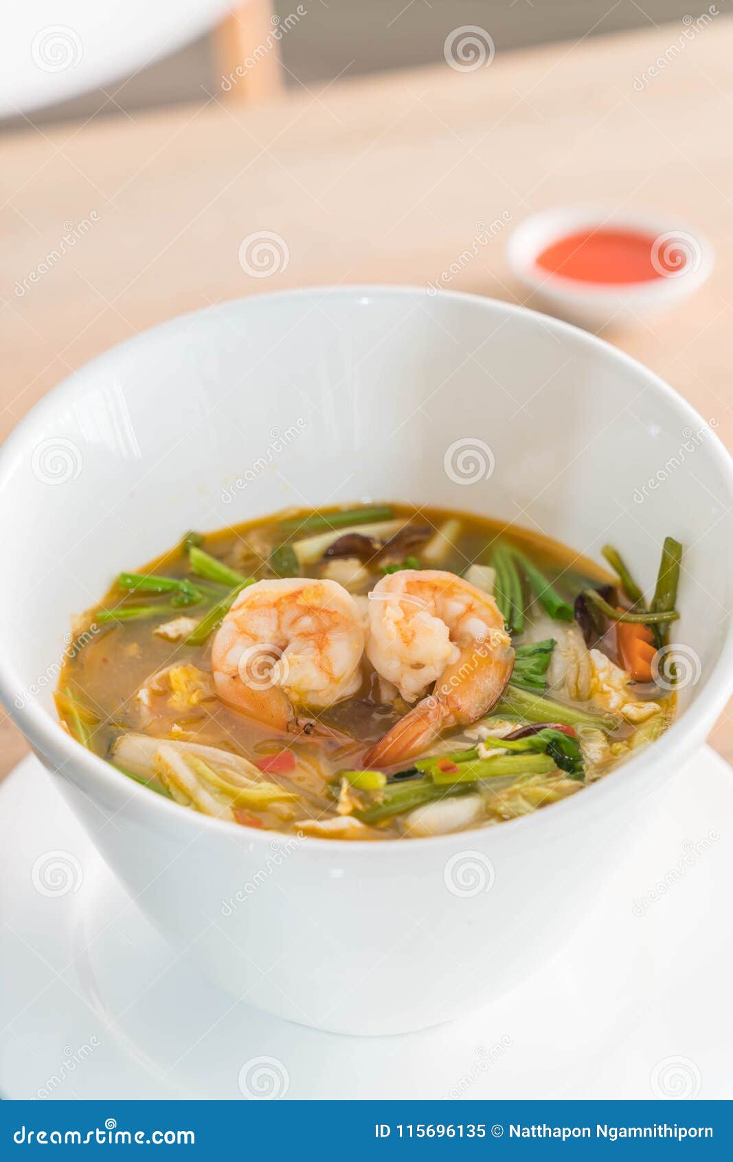 Suki i buljong fotografering för bildbyråer. Bild av utformning - 115696135