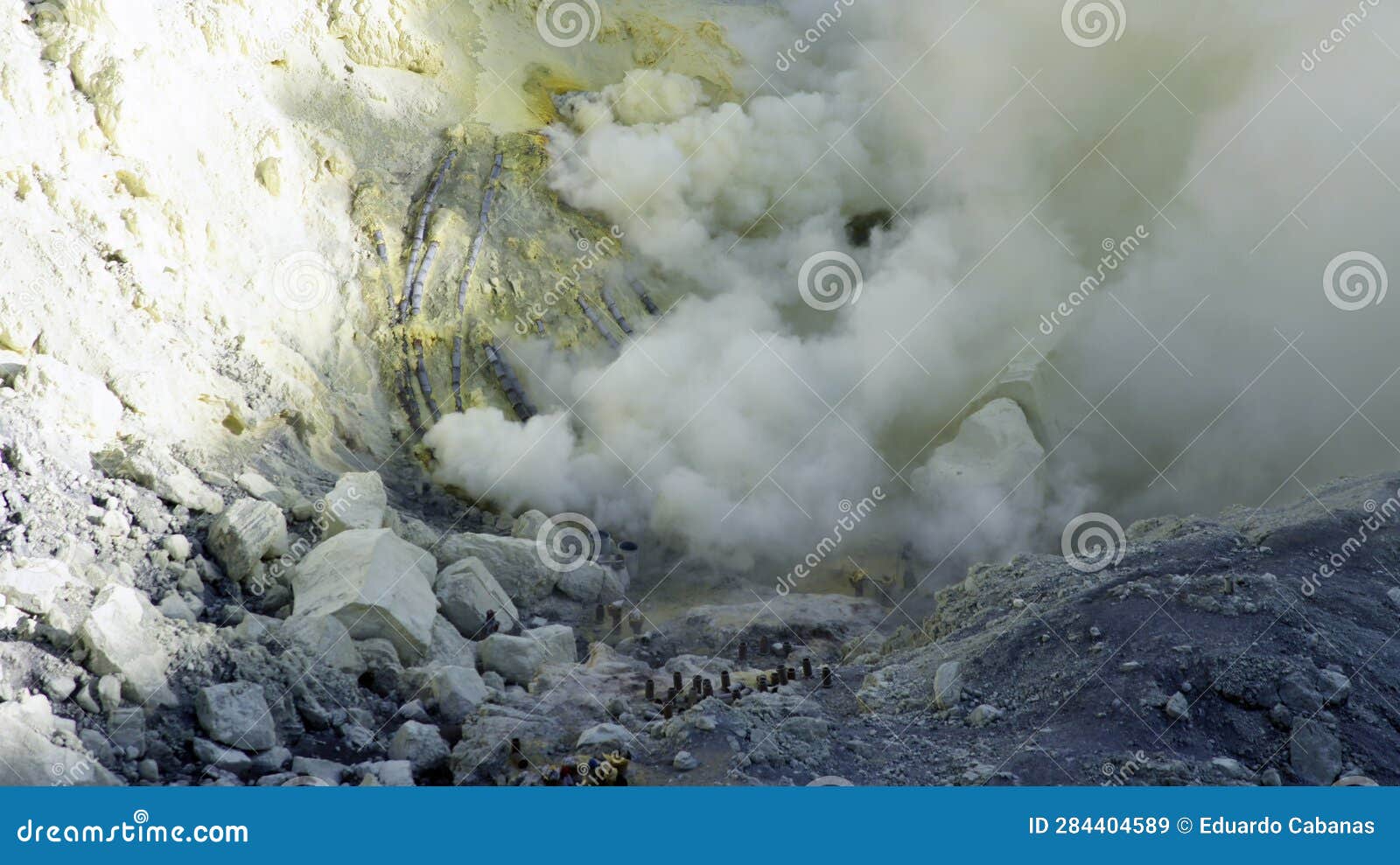 Sulfur Extraction, Kawah Ijen Volcano, Java Island, Indonesia Stock ...