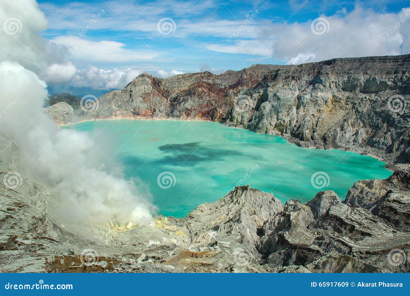 The Sulfuric Lake of Kawah Ijen Volcano Stock Image - Image of volcanic ...