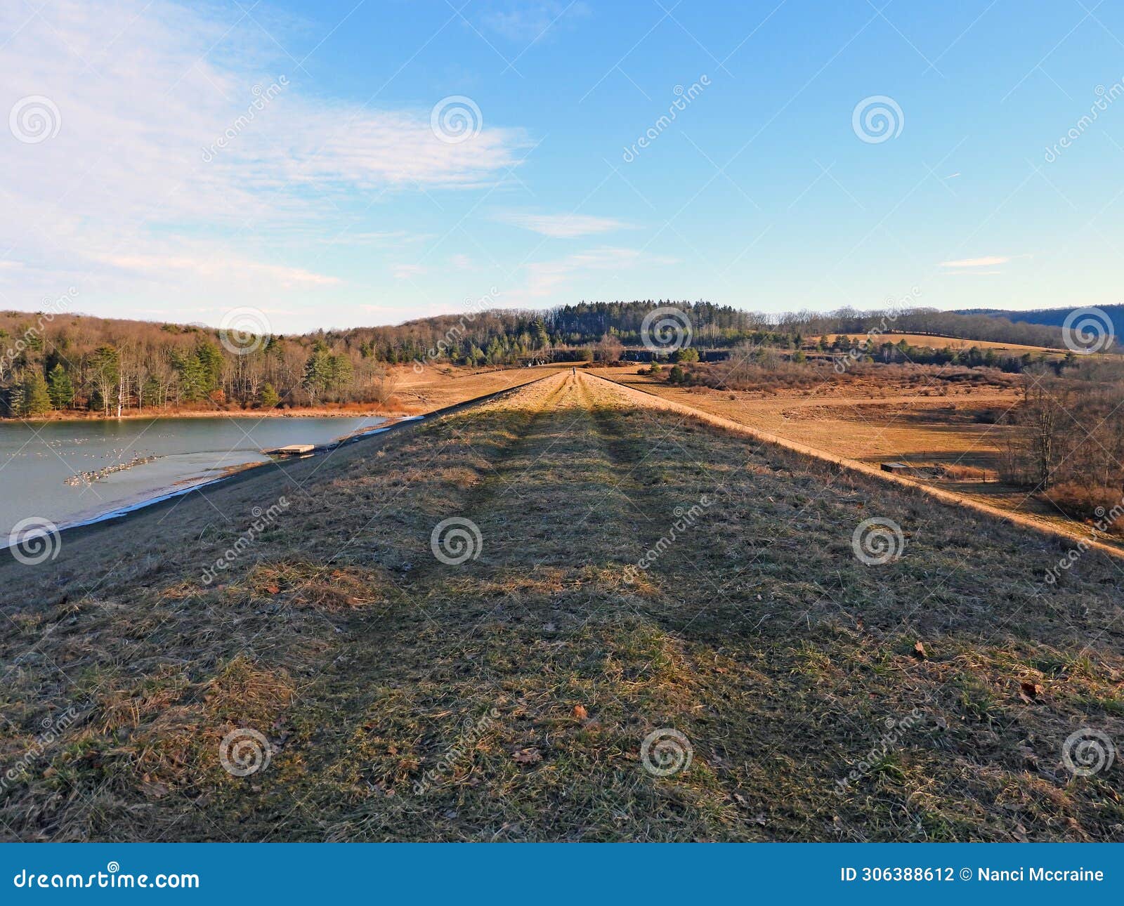 Sullivanville Watershed Dam Top Trail Loop Beginning Stock Photo ...