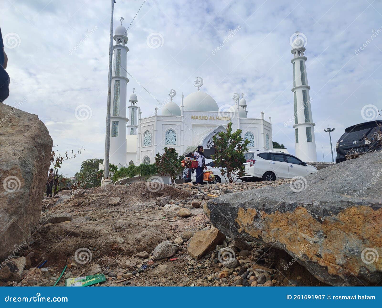 Sultan Mosque on the Seafront of the City of Padang Editorial ...