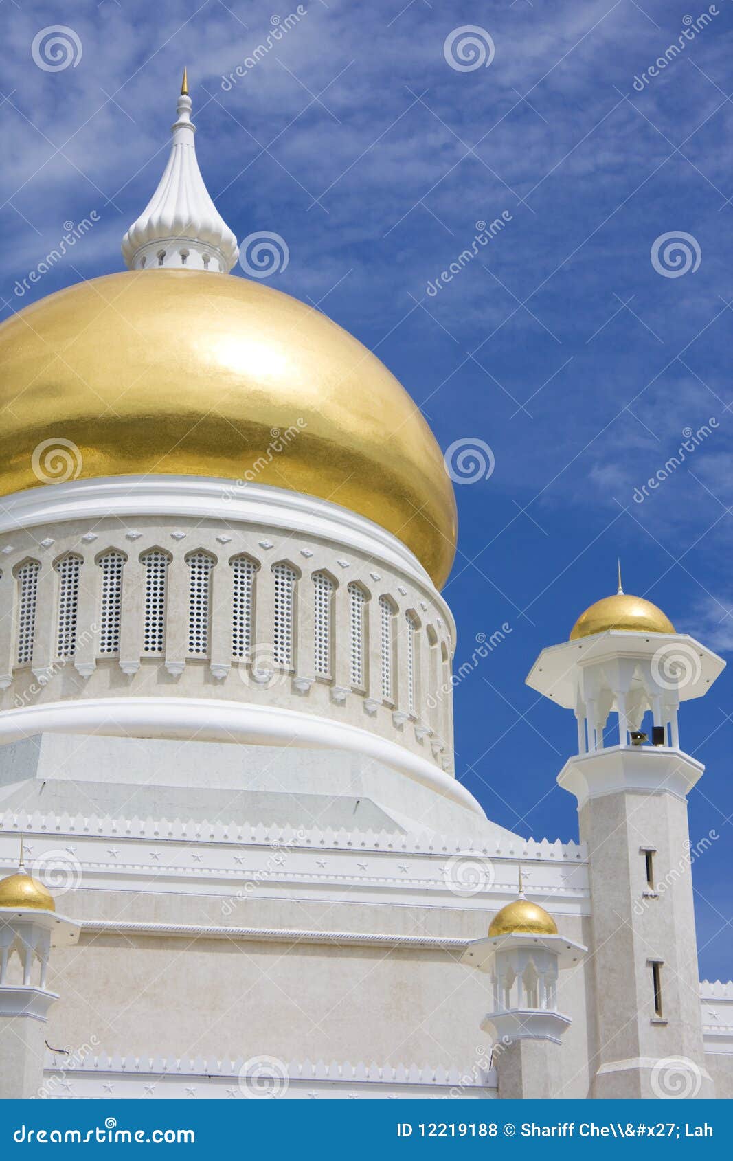 Sultan Omar Ali Saifuddien Mosque, Brunei Stock Photo - Image of islam ...