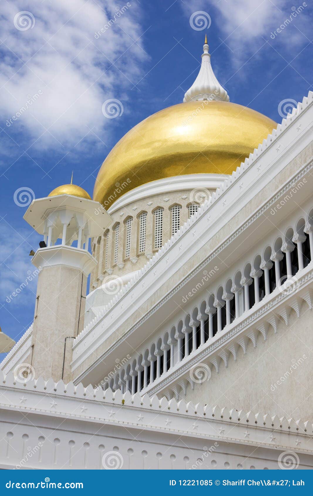 Sultan Omar Ali Saifuddien Mosque, Brunei Stock Image - Image of islam ...
