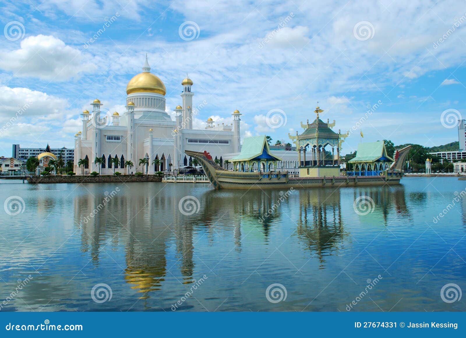 Sultan Omar Ali Saifuddien Mosque in Brunei Stock Image - Image of ...