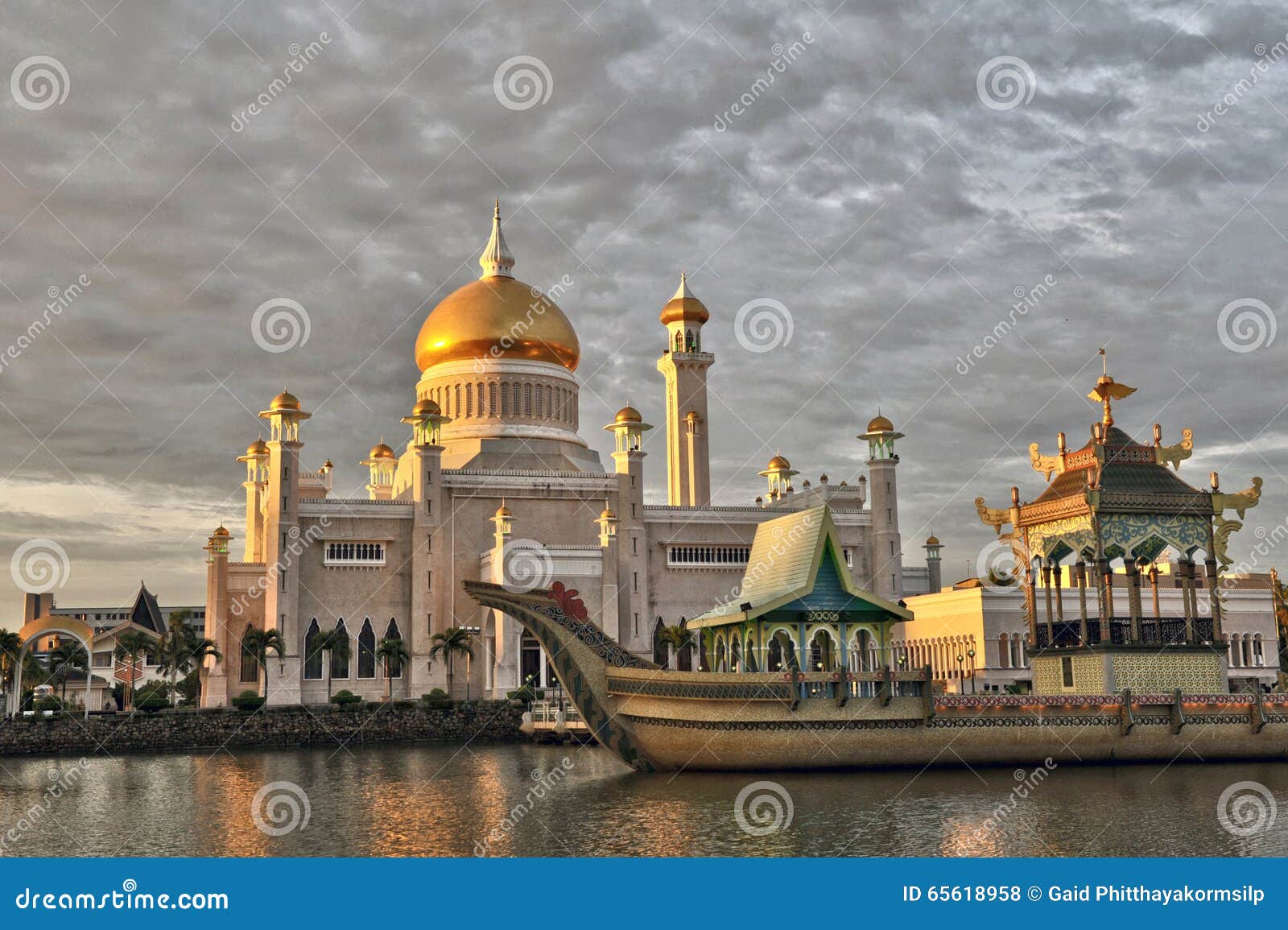 Sultan Omar Ali Saifuddin Mosque, Brunei Darussalam Fotografia Stock ...