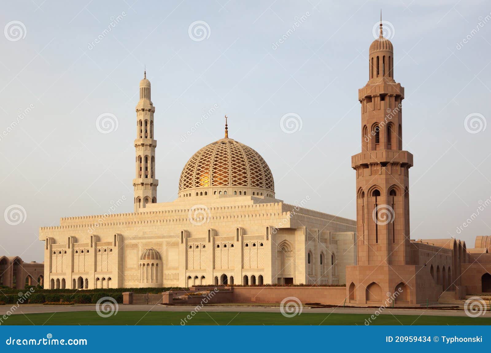 Sultan Qaboos Grand Mosque stock photo. Image of religious - 20959434