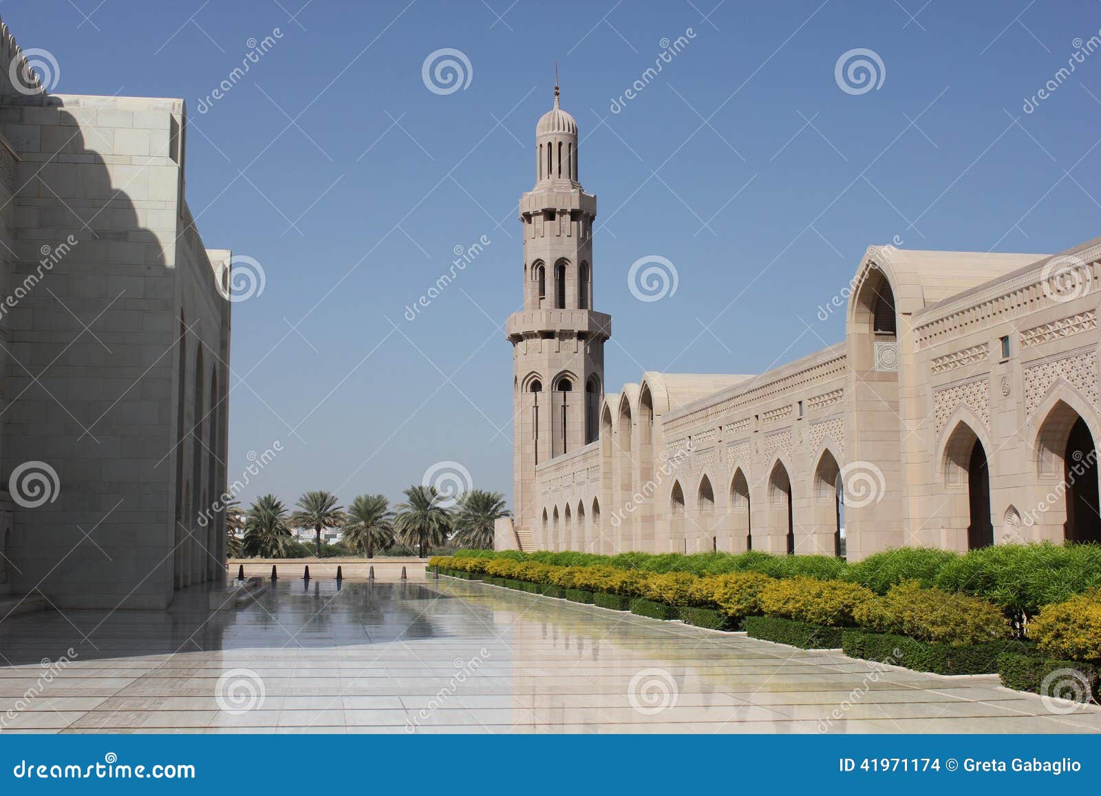 Sultan Qaboos Grand Mosque, External View Stock Photo - Image of grass ...