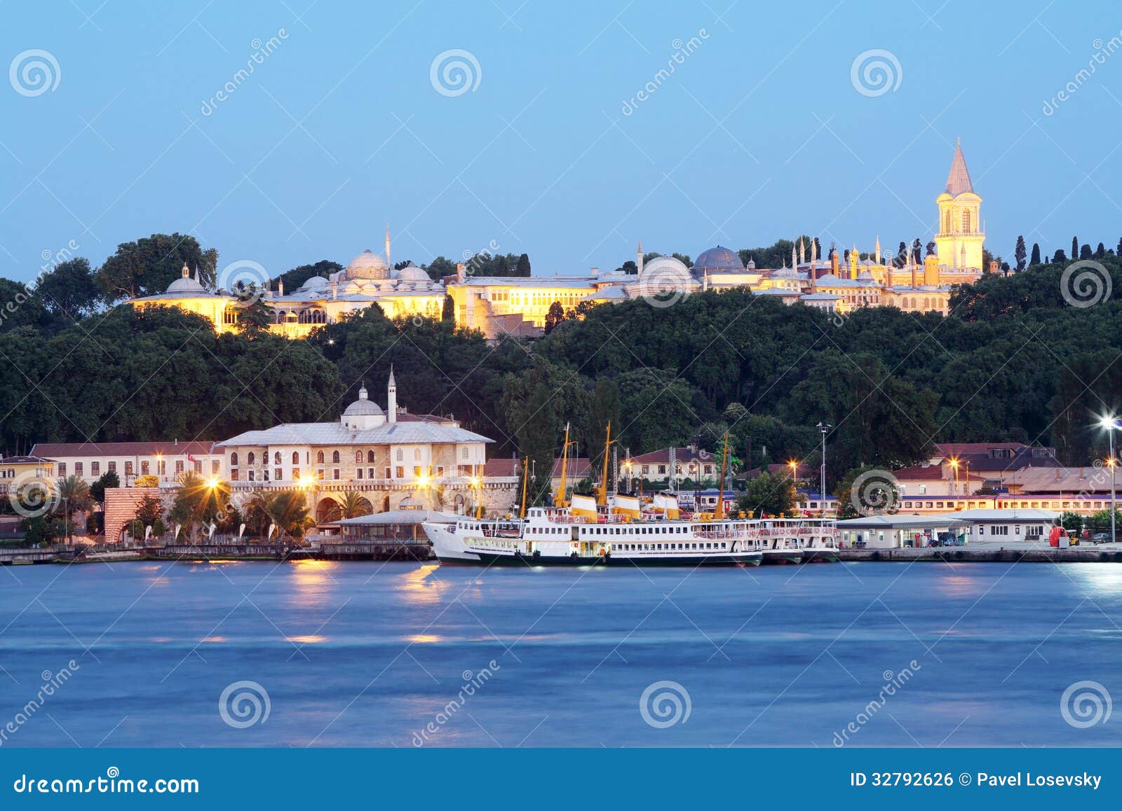 Sultan Topkapi Palace (Topkapi Sarayi) Em Istambul, Turquia Foto de ...