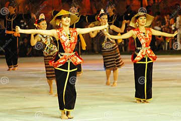 Sumazau dance editorial image. Image of dancers, music - 28069855