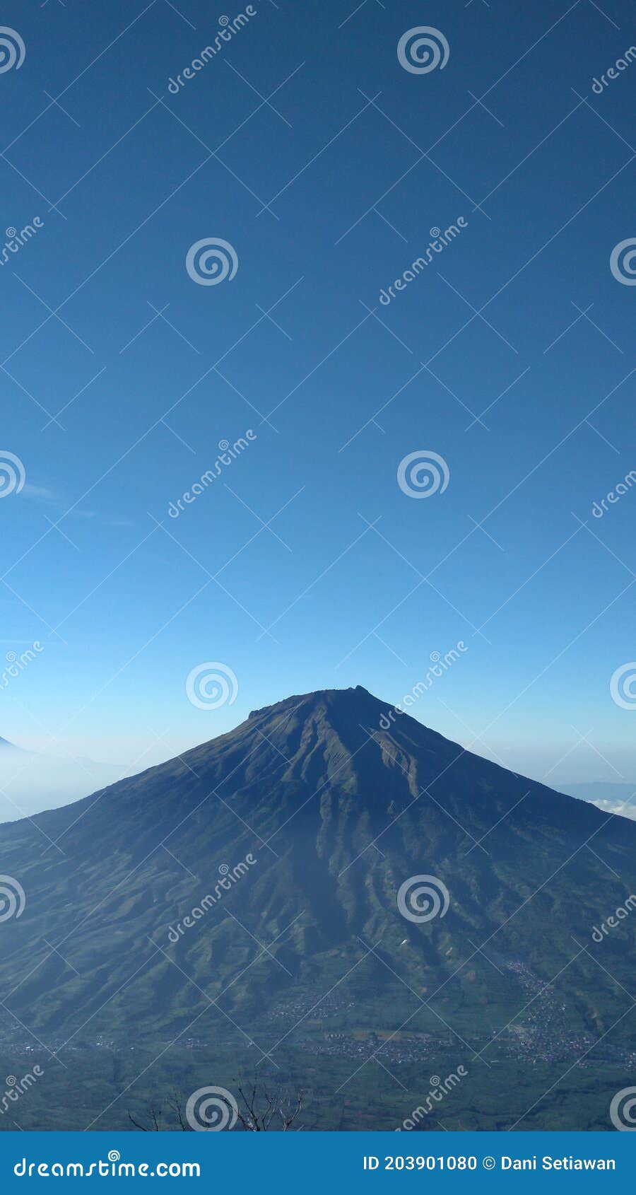 Sumbing mountain stock photo. Image of puncak, sindoro - 203901080