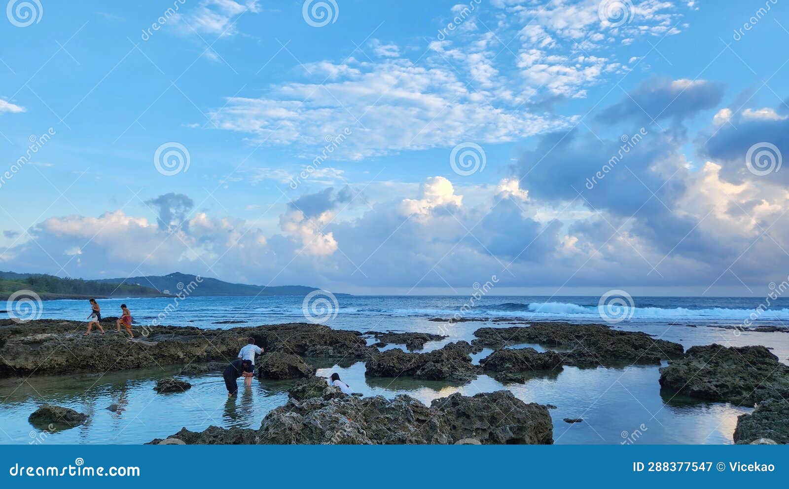 Summer Beach, Blue Sky, Reflection on the Water. Kenting Editorial ...