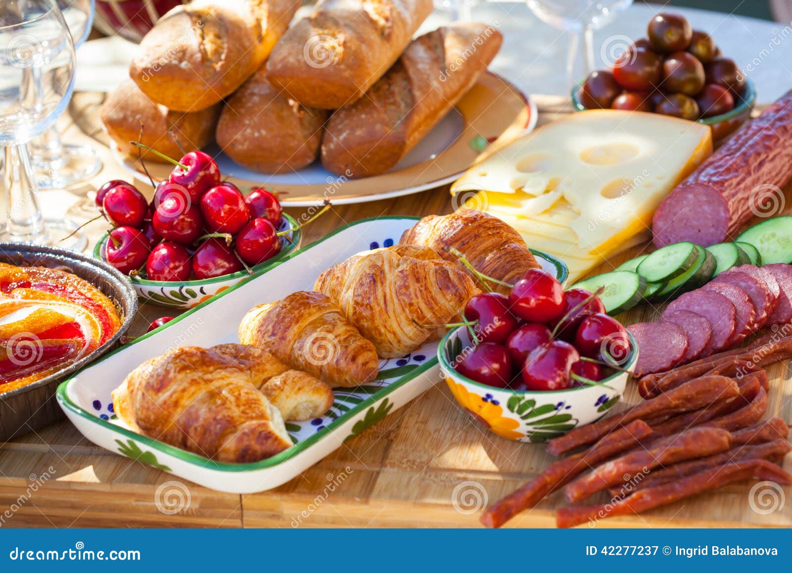 Summer breakfast in garden stock image. Image of outdoor - 42277237