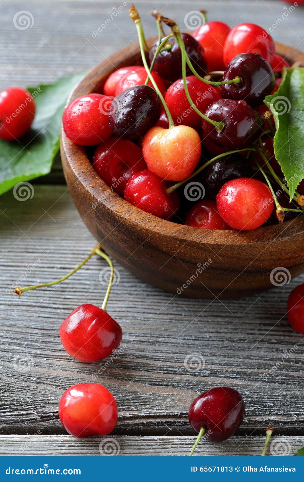 Summer Cherry in Small Bowl Stock Image - Image of bowl, rustic: 65671813