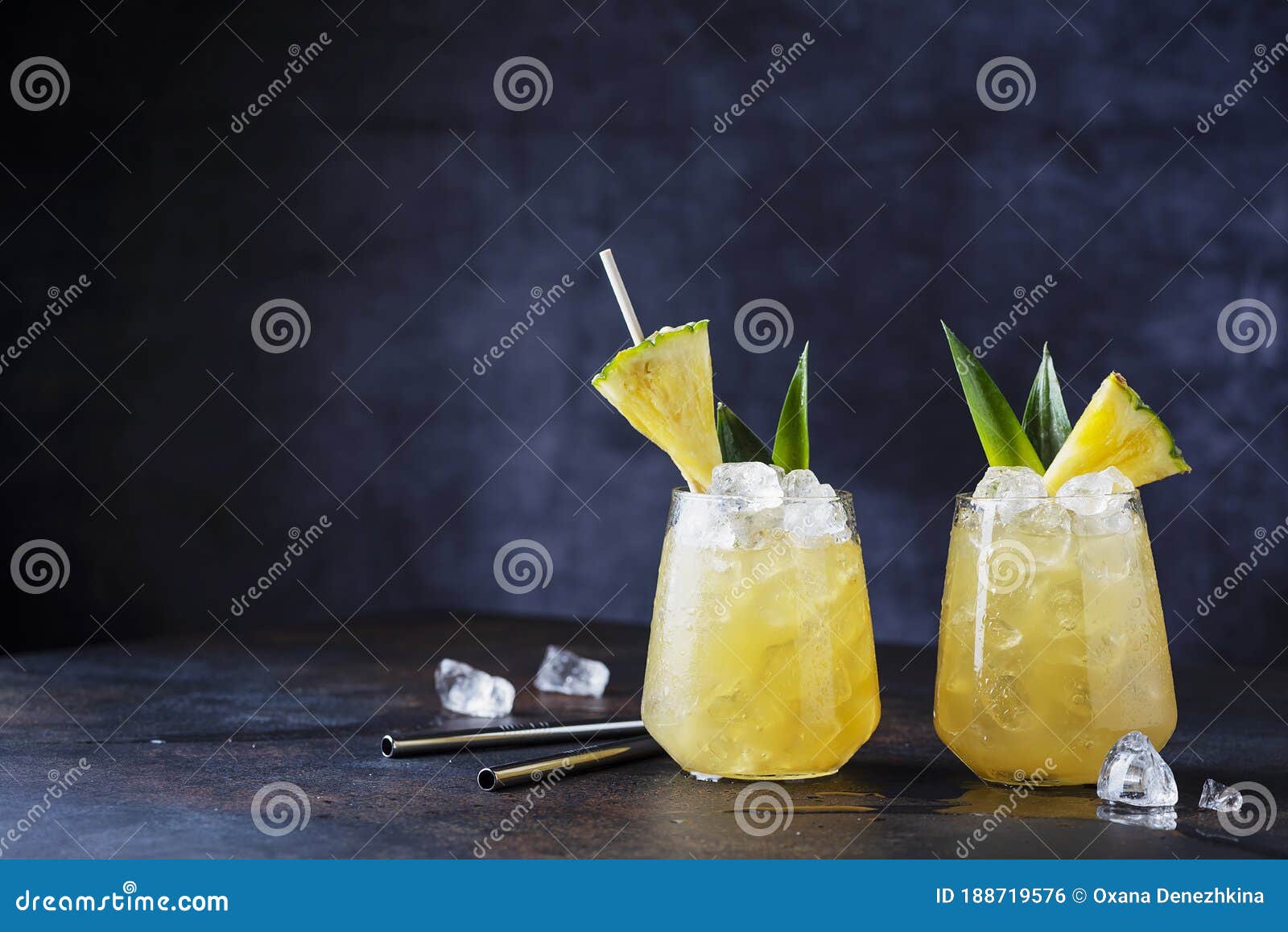 Summer Cocktail and Bar Concept Stock Photo - Image of green, party ...