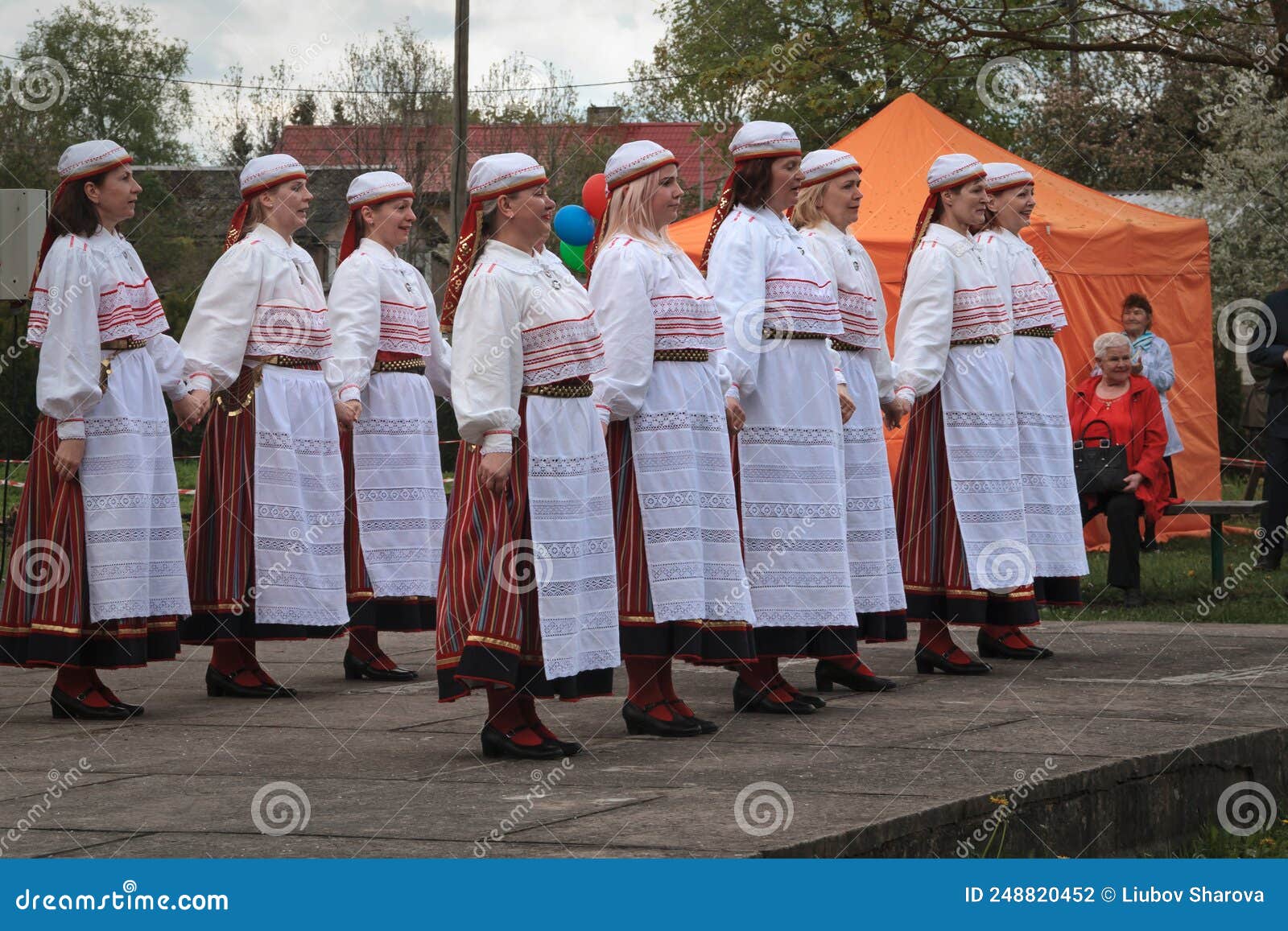 Summer Event A Group Of Women In National Dress Perform An Estonian