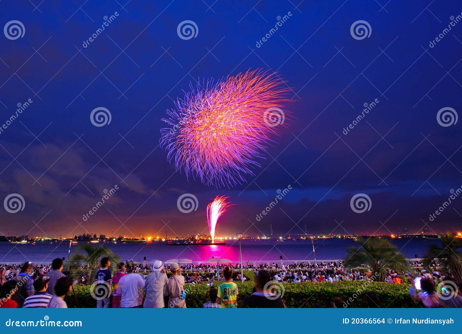 Summer Fireworks Festival editorial stock image. Image of annual - 20366564