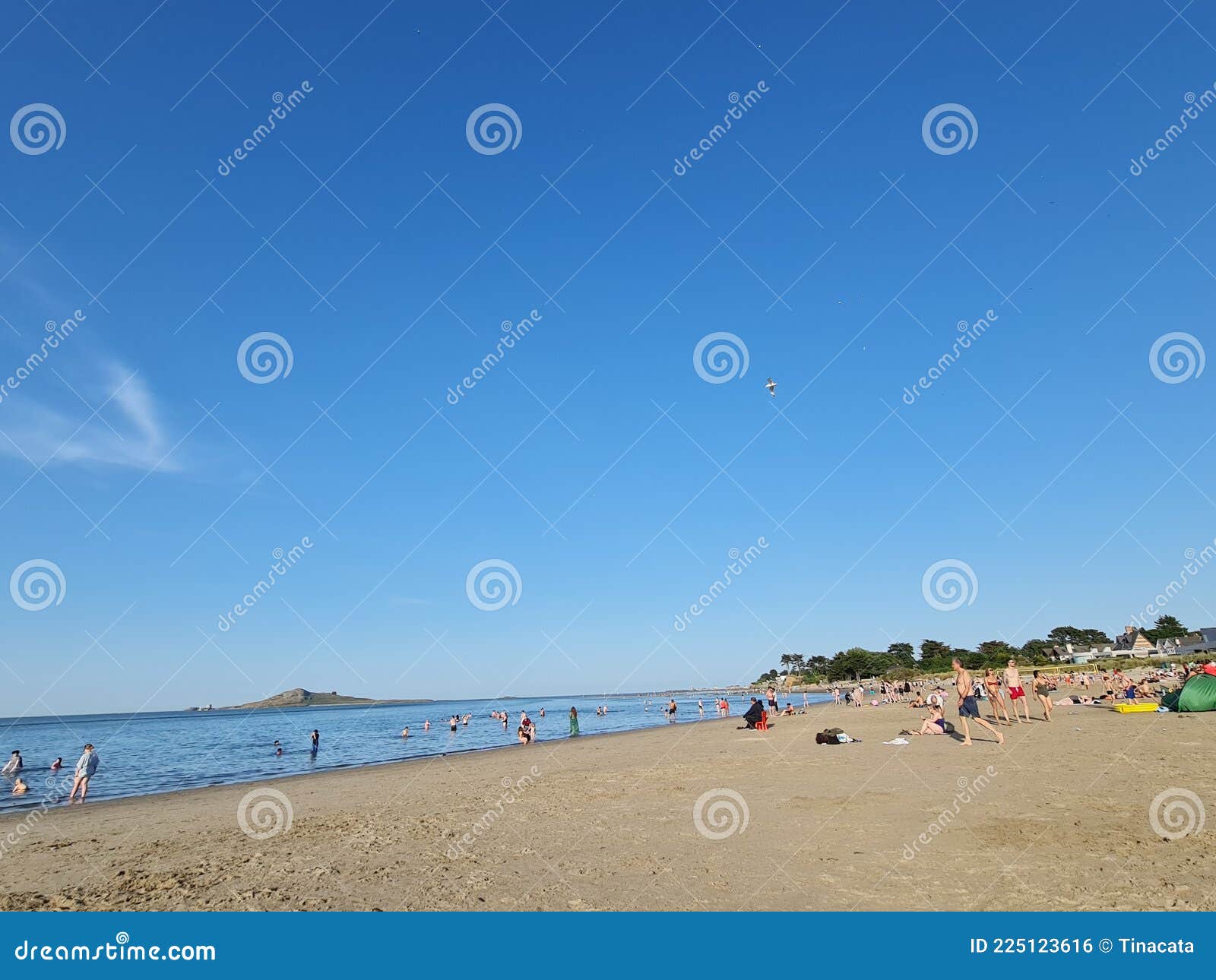 2021 Summer Heatwave in Ireland.Burrow Beach,Dublin 13, Sutton ...