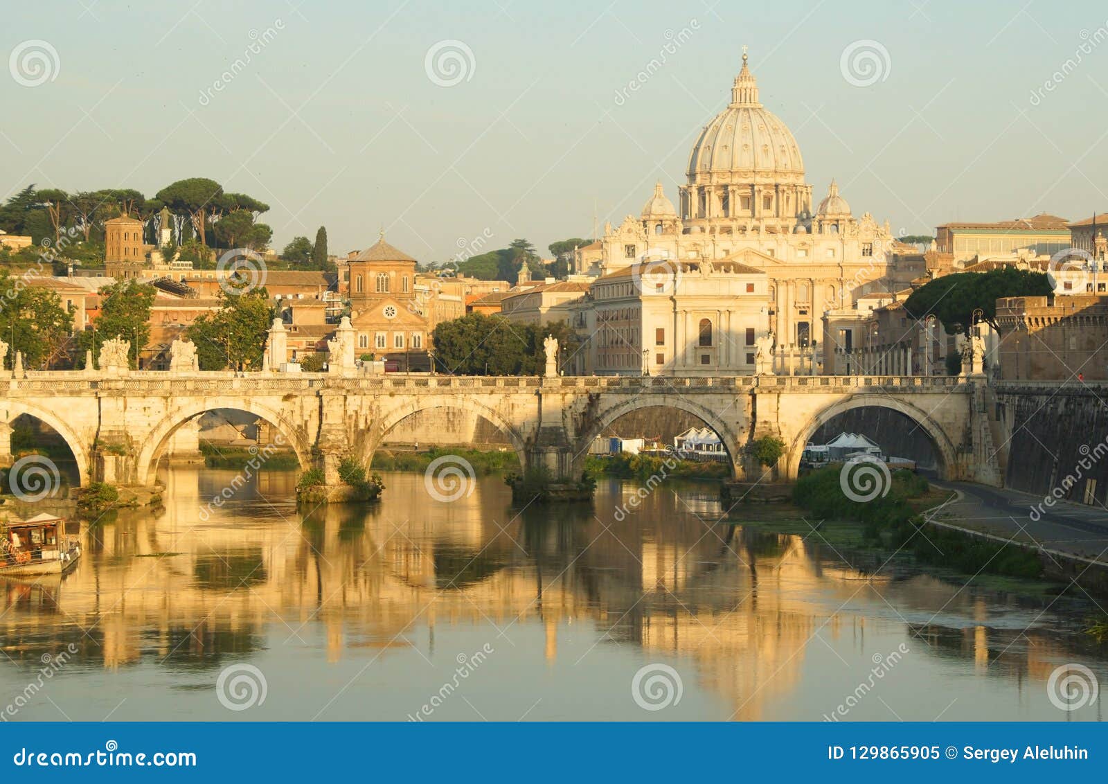 Summer morning in Rome stock image. Image of july, river - 129865905