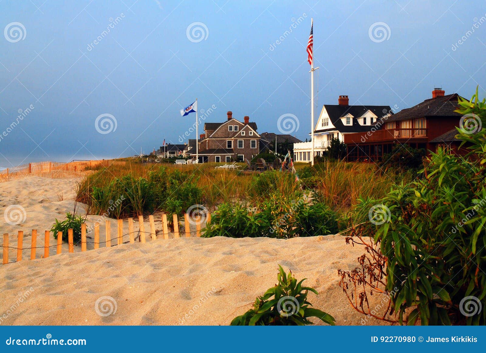 Summer Oceanfront homes editorial image. Image of east - 92270980
