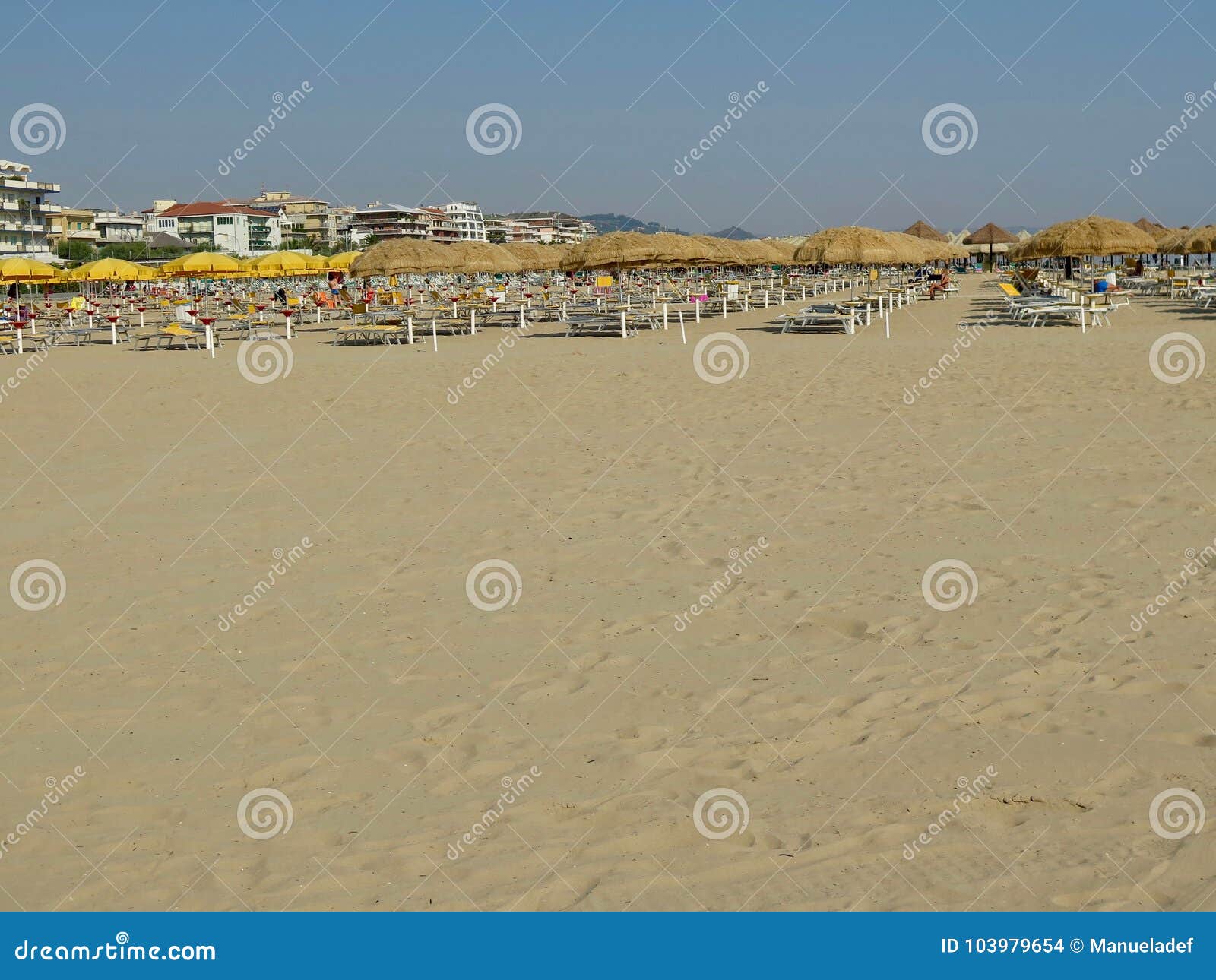 Summer Pescara beach italy editorial stock image. Image of city - 103979654