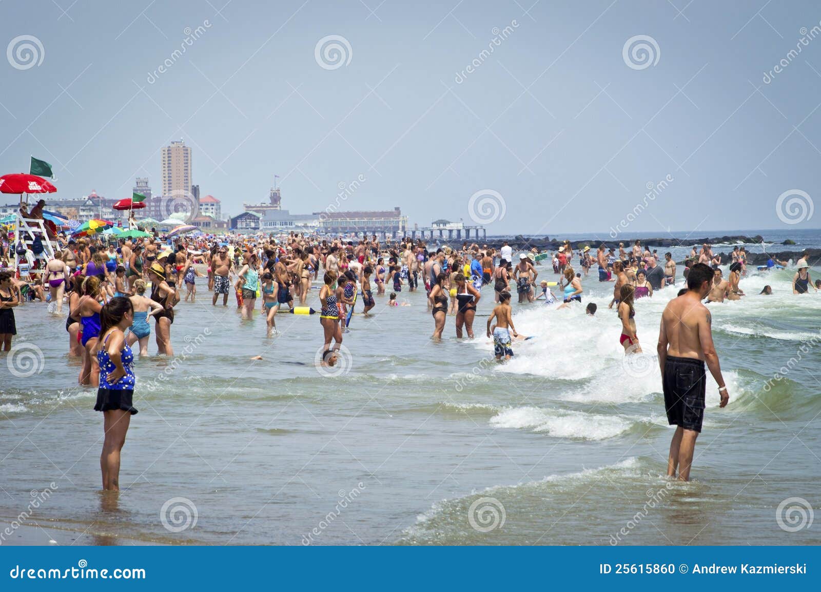 Summer Relief Jersey Shore editorial image. Image of waves - 25615860