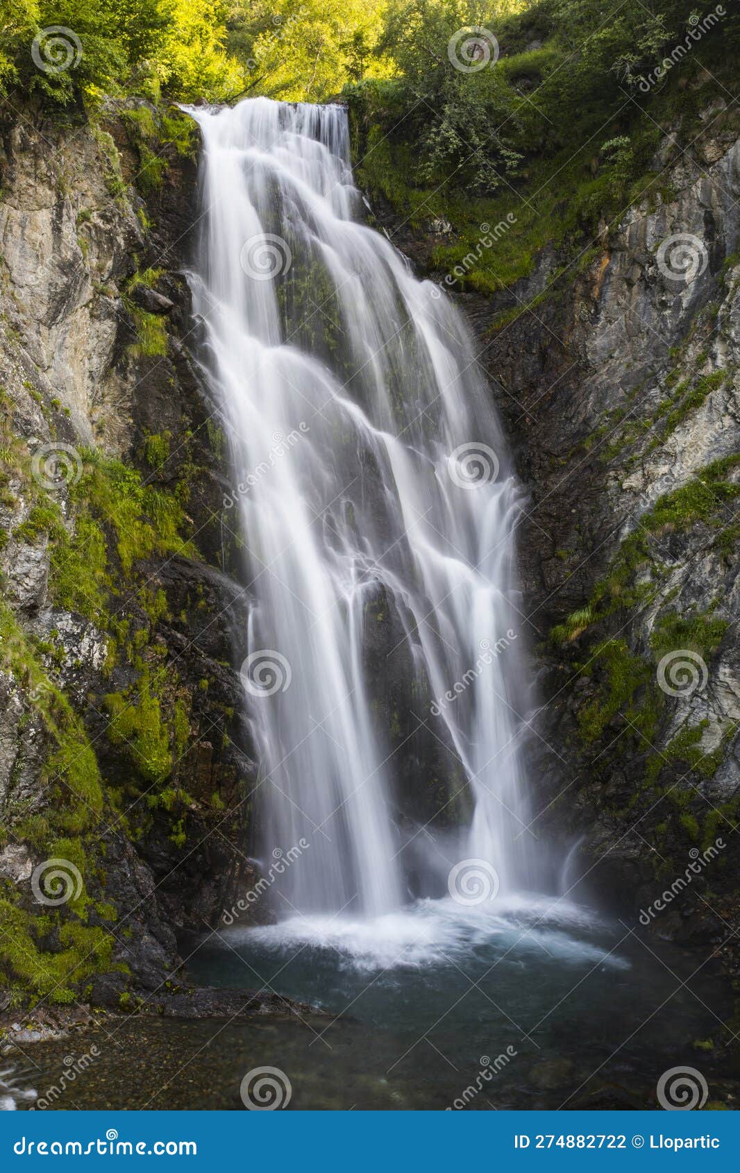 Summer in Sauth Deth Pish Waterfall, Val D Aran, Spain Stock Photo ...