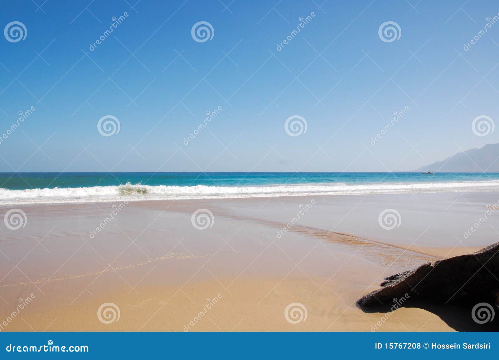 Summer Sun on the Clear Beach Stock Photo - Image of ocean, clear: 15767208