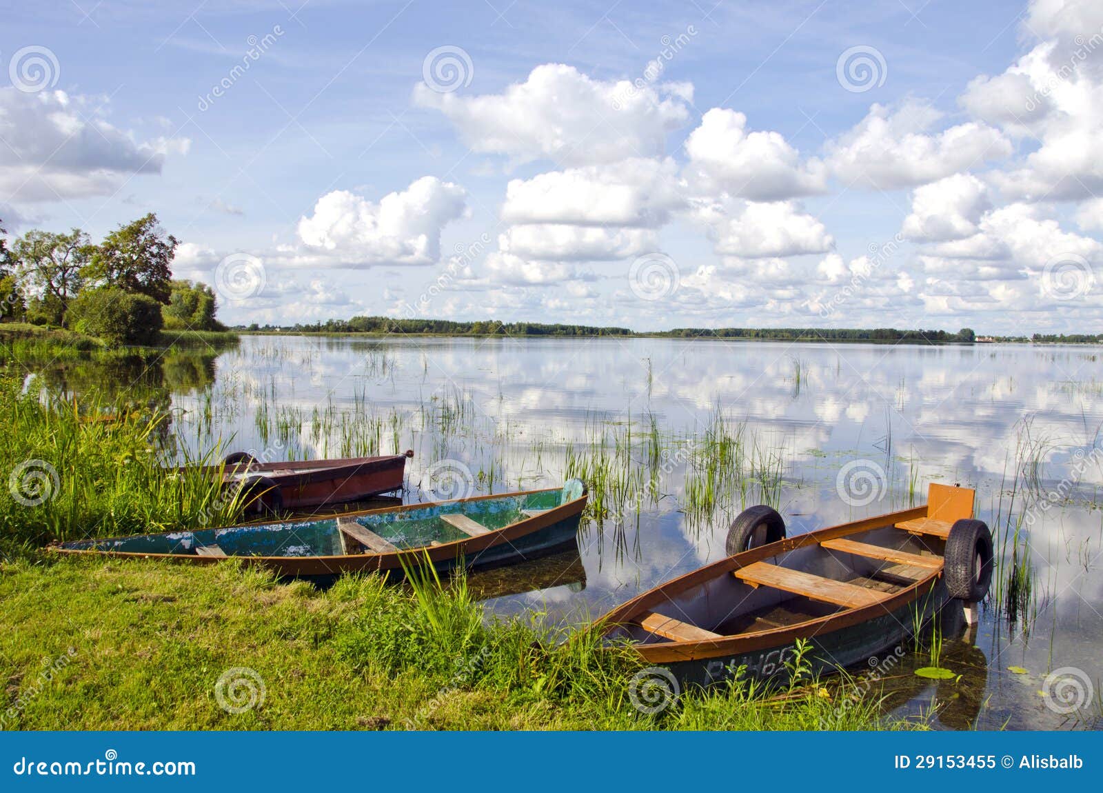 Summer time boats on lake stock image. Image of grass - 29153455