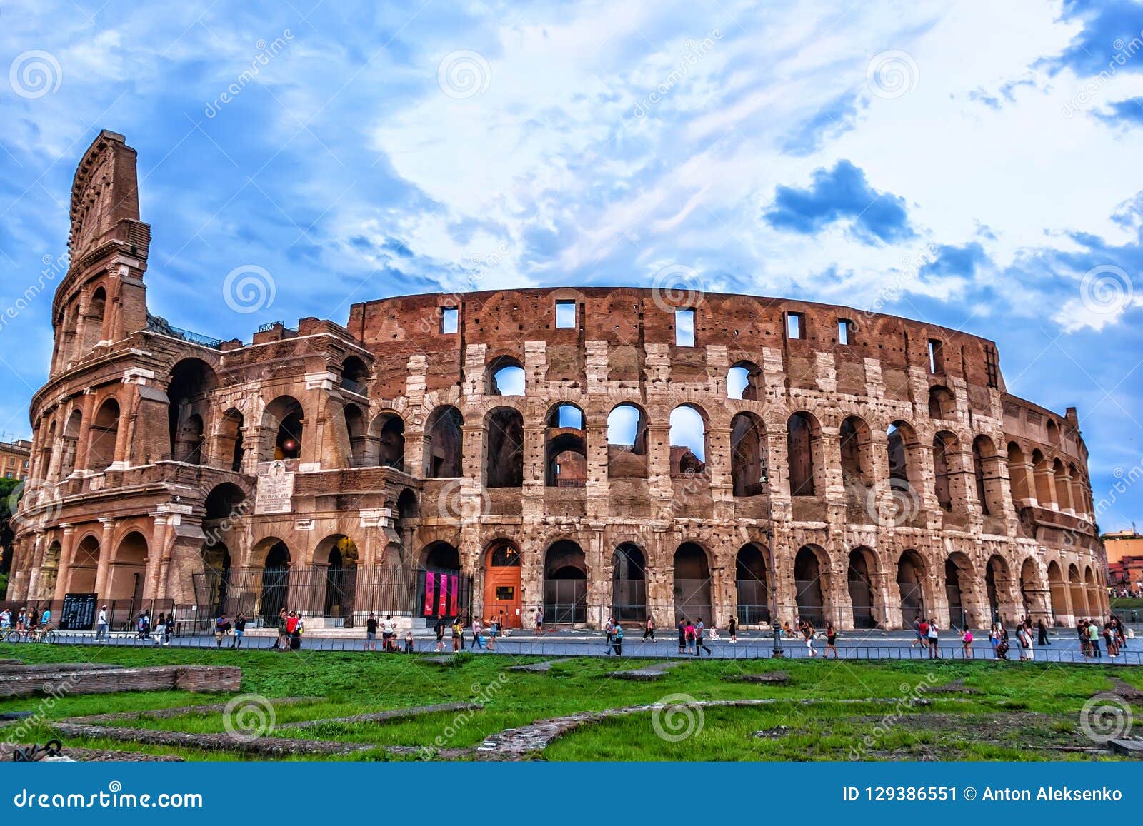 Summer View on the Coliseum Editorial Photo - Image of coliseum ...