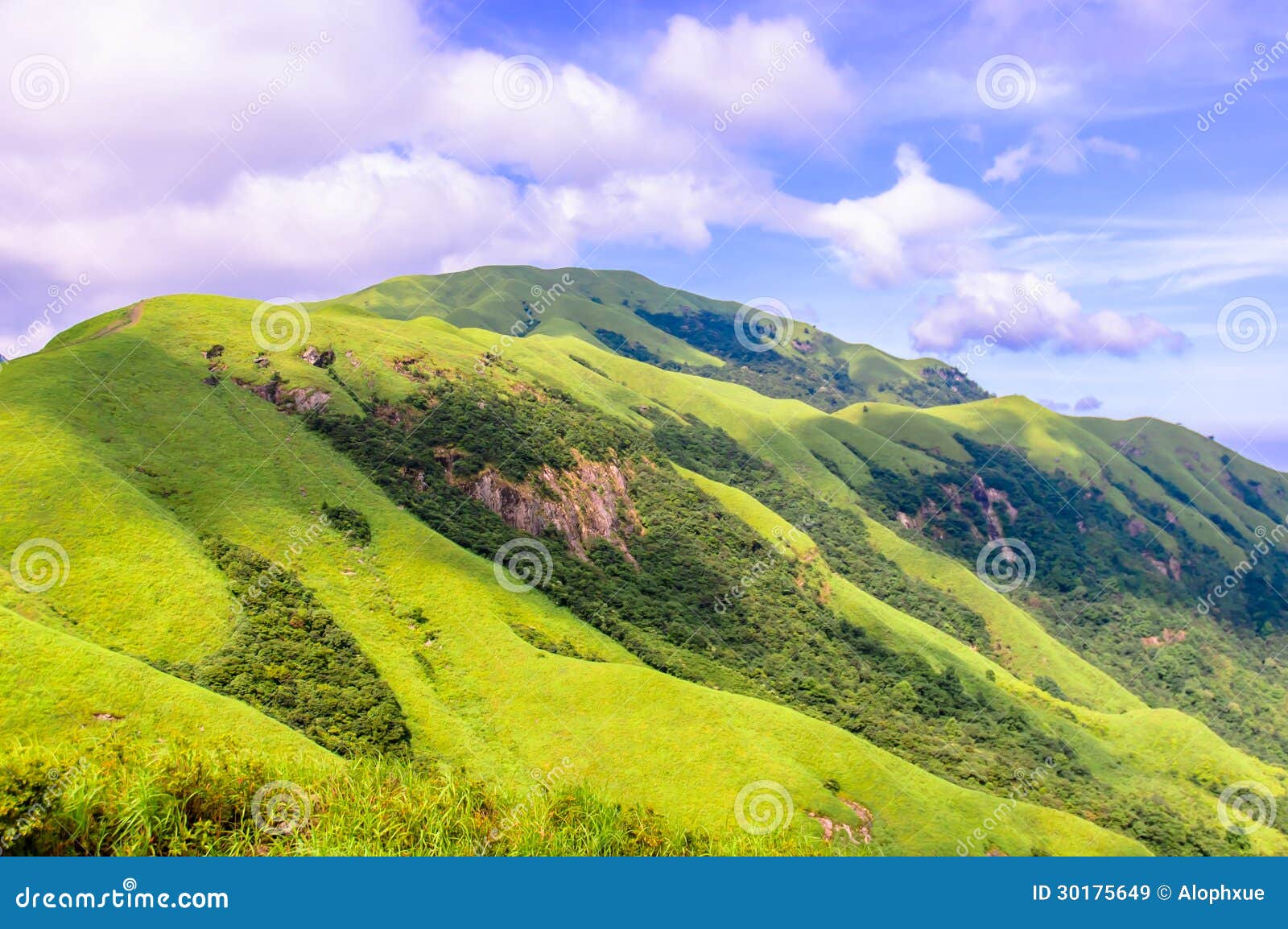 Wugongshan mountain stock image. Image of clouds, grass - 30175649