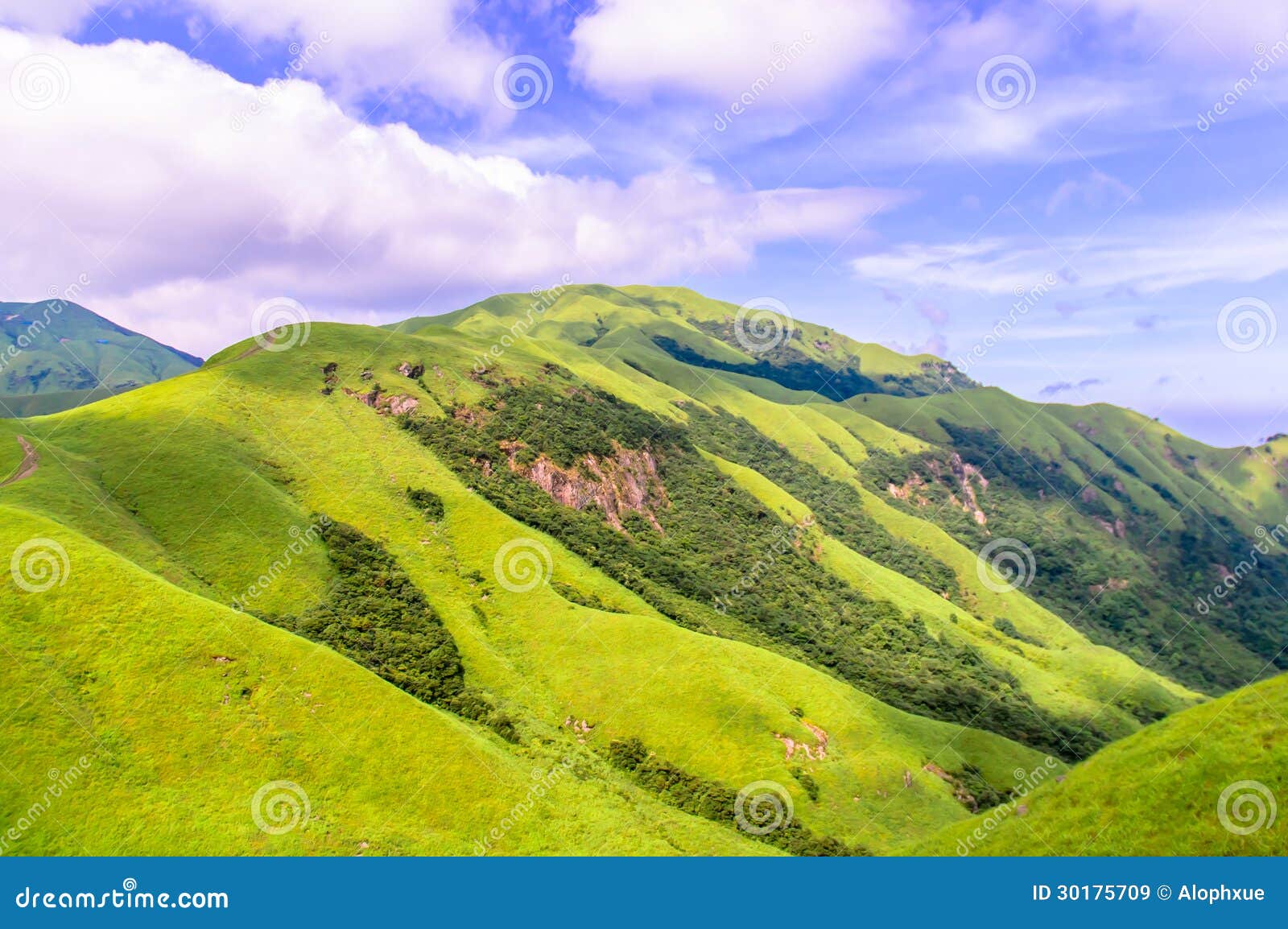Wugongshan mountain stock image. Image of people, mountaineering - 30175709