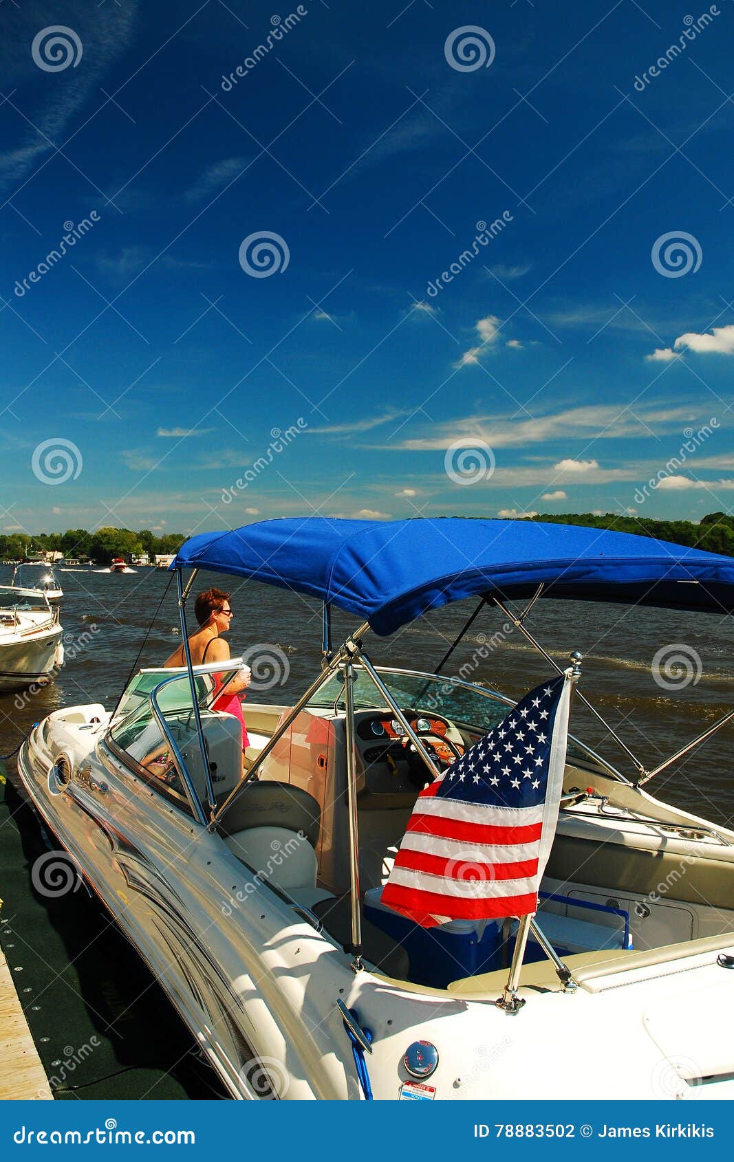 Summertime on the Lake editorial photography. Image of attraction ...