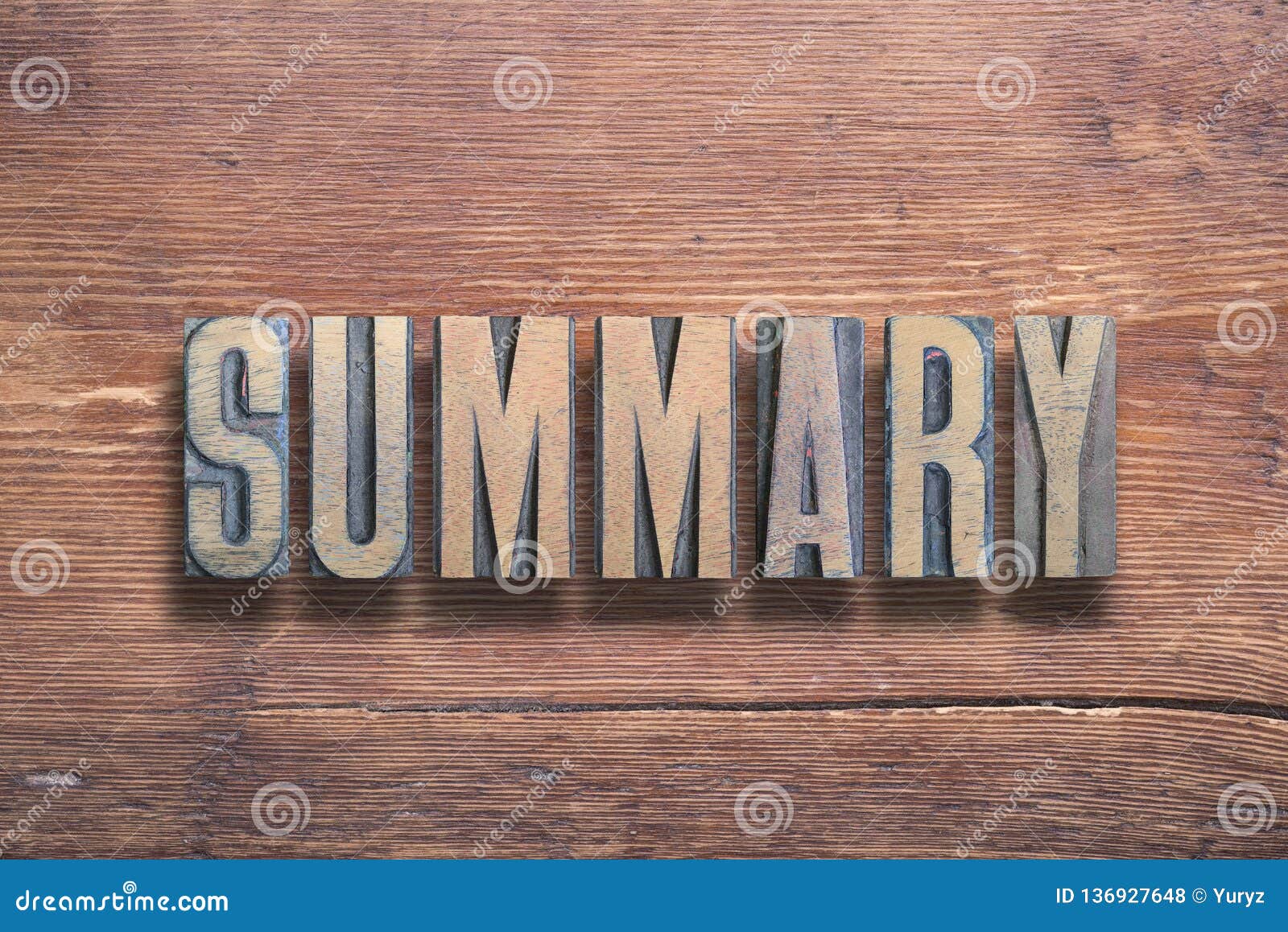 Summier brievenhout stock foto. Image of kapitaal, structuur - 136927648