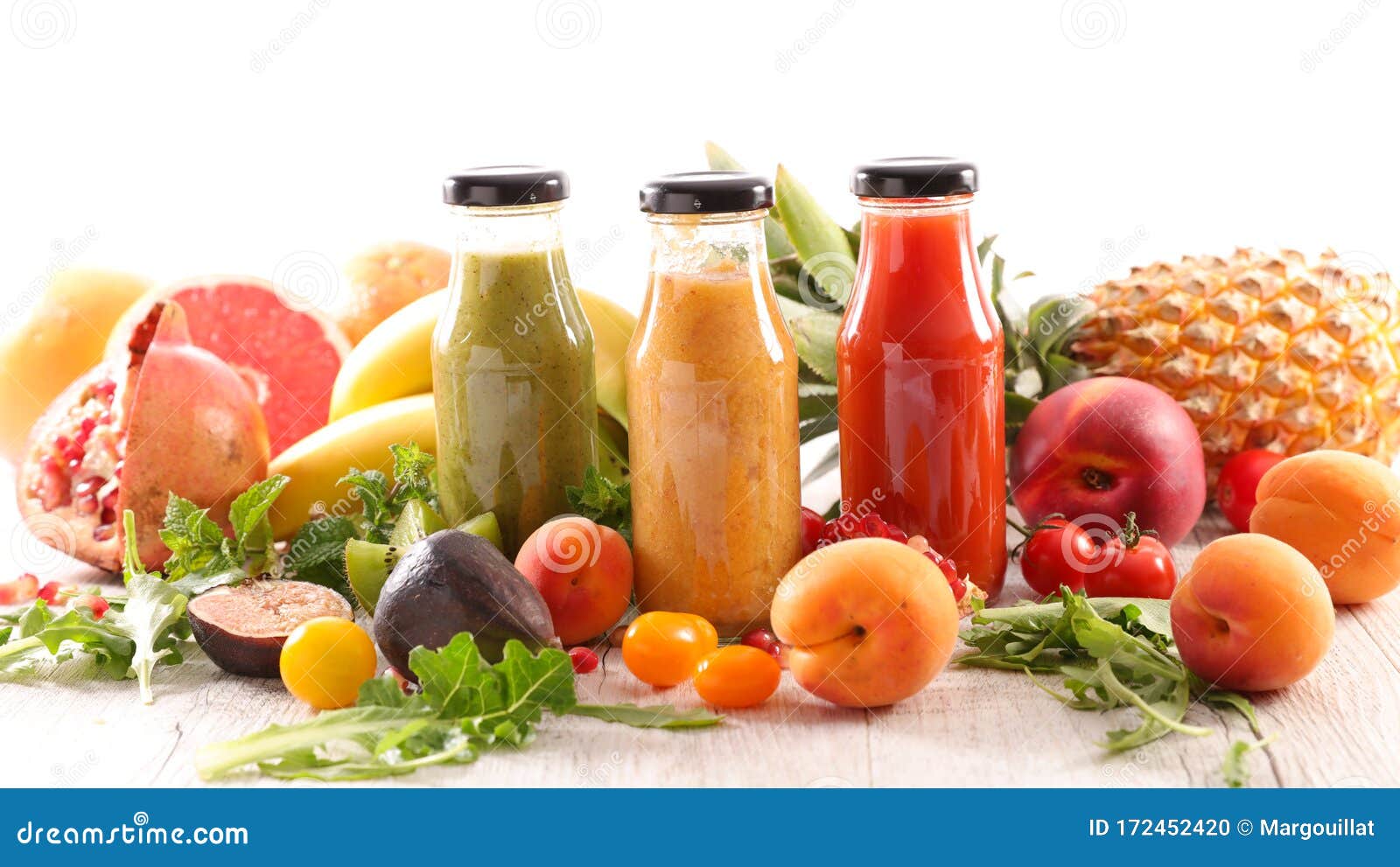 Sumo de fruta em garrafa foto de stock. Imagem de fresco - 172452420