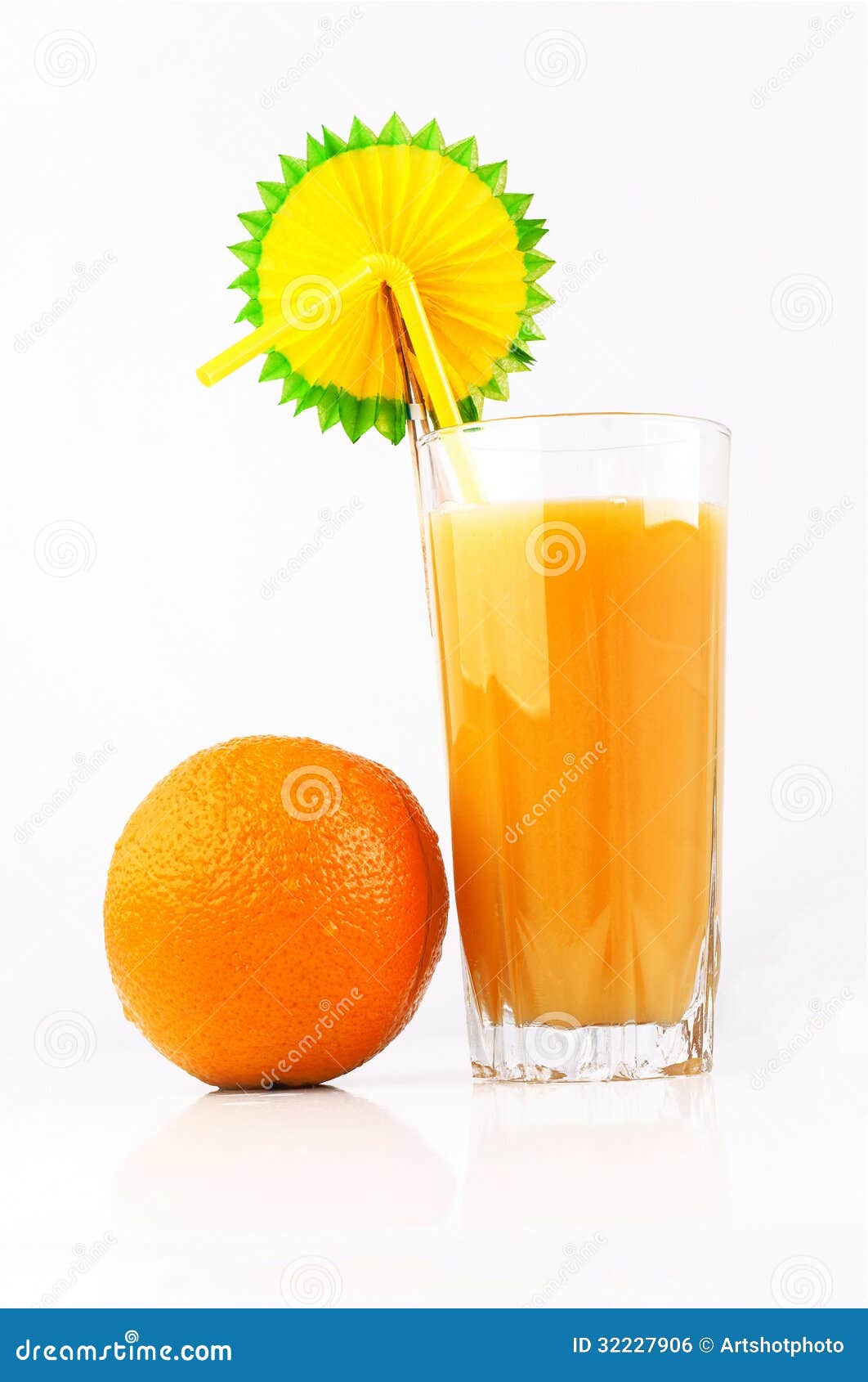 Sumo De Laranja Com Palha Bebendo E Anorange Foto de Stock - Imagem de ...