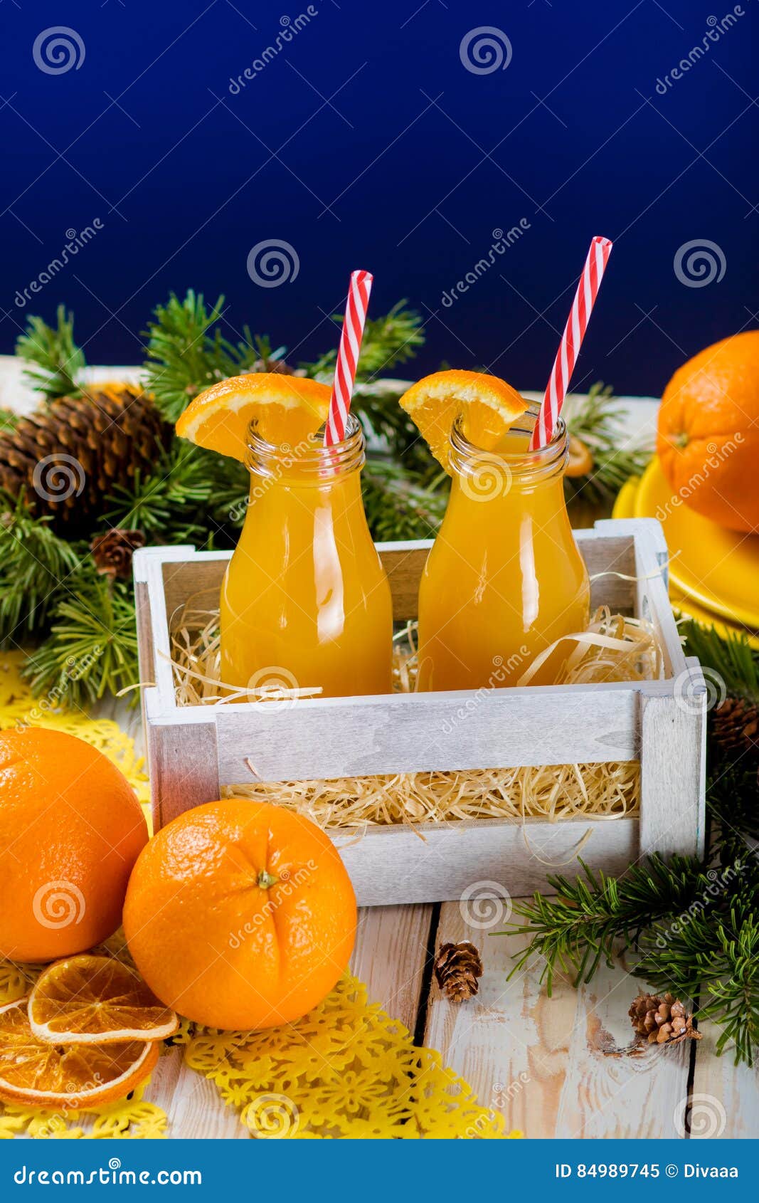 Sumo De Laranja Em Um Frasco Imagem de Stock - Imagem de caixa ...